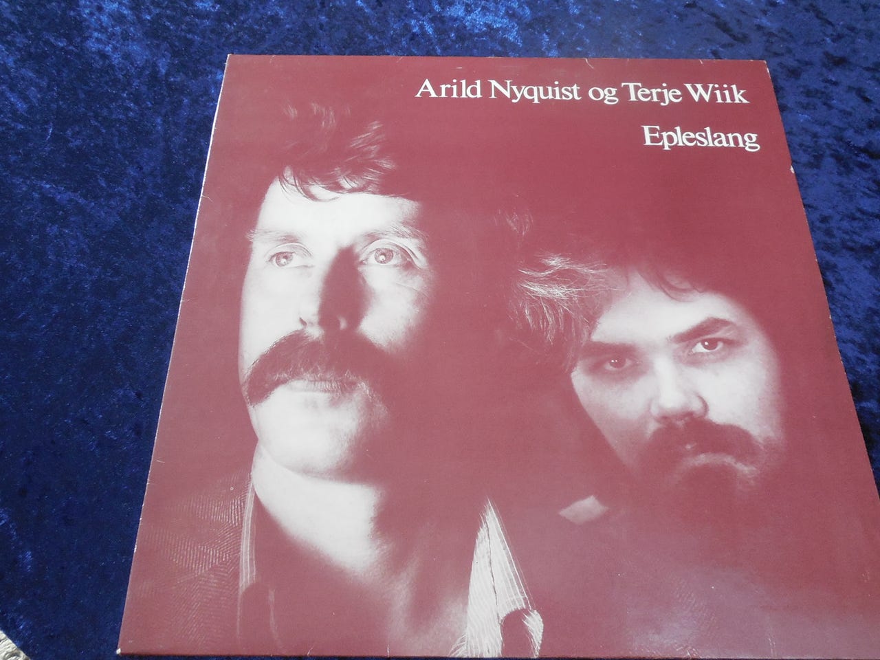 ARILD NYQUIST OG TERJE WIIK - EPLESLANG - VISE-ROCK-POESI - JOHNNYROCK ...