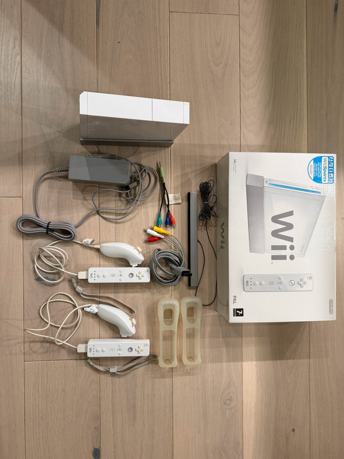 Nintendo Wii inkludert Wii Fit Balance Board + Spill | FINN-torget