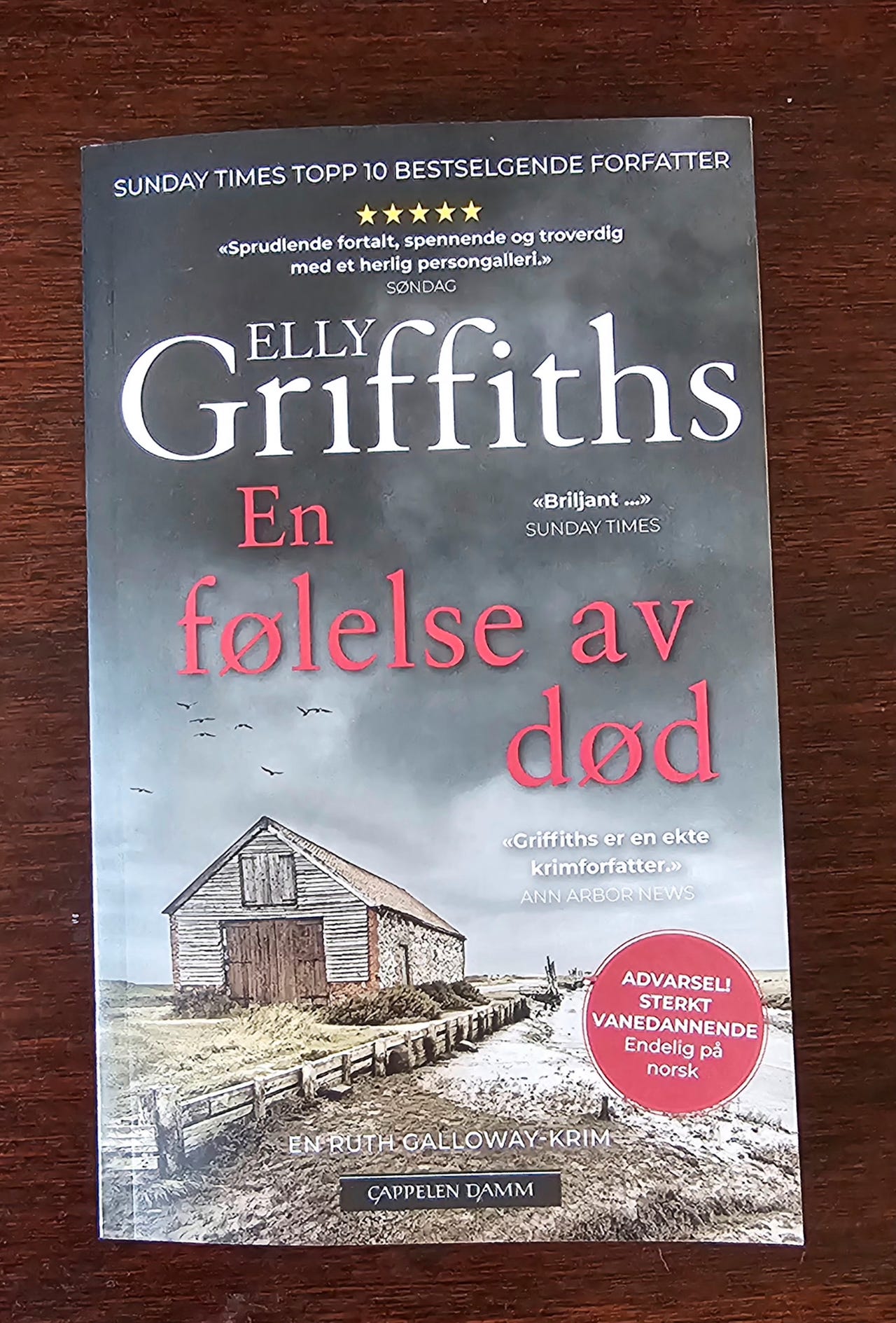 En følelse av død - Elly Griffiths | FINN-torget