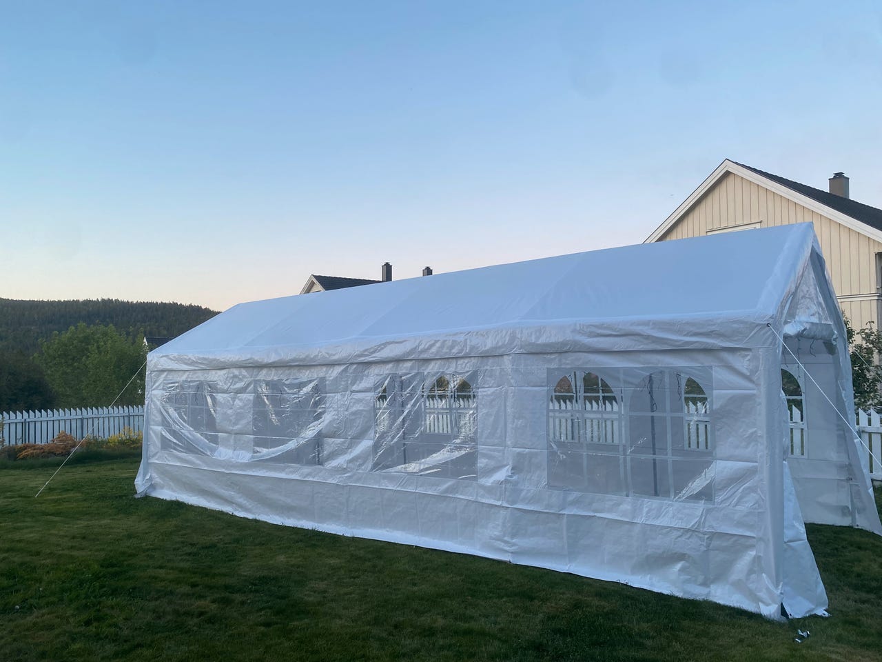 Partytelt til leie 8x3m! | FINN-torget