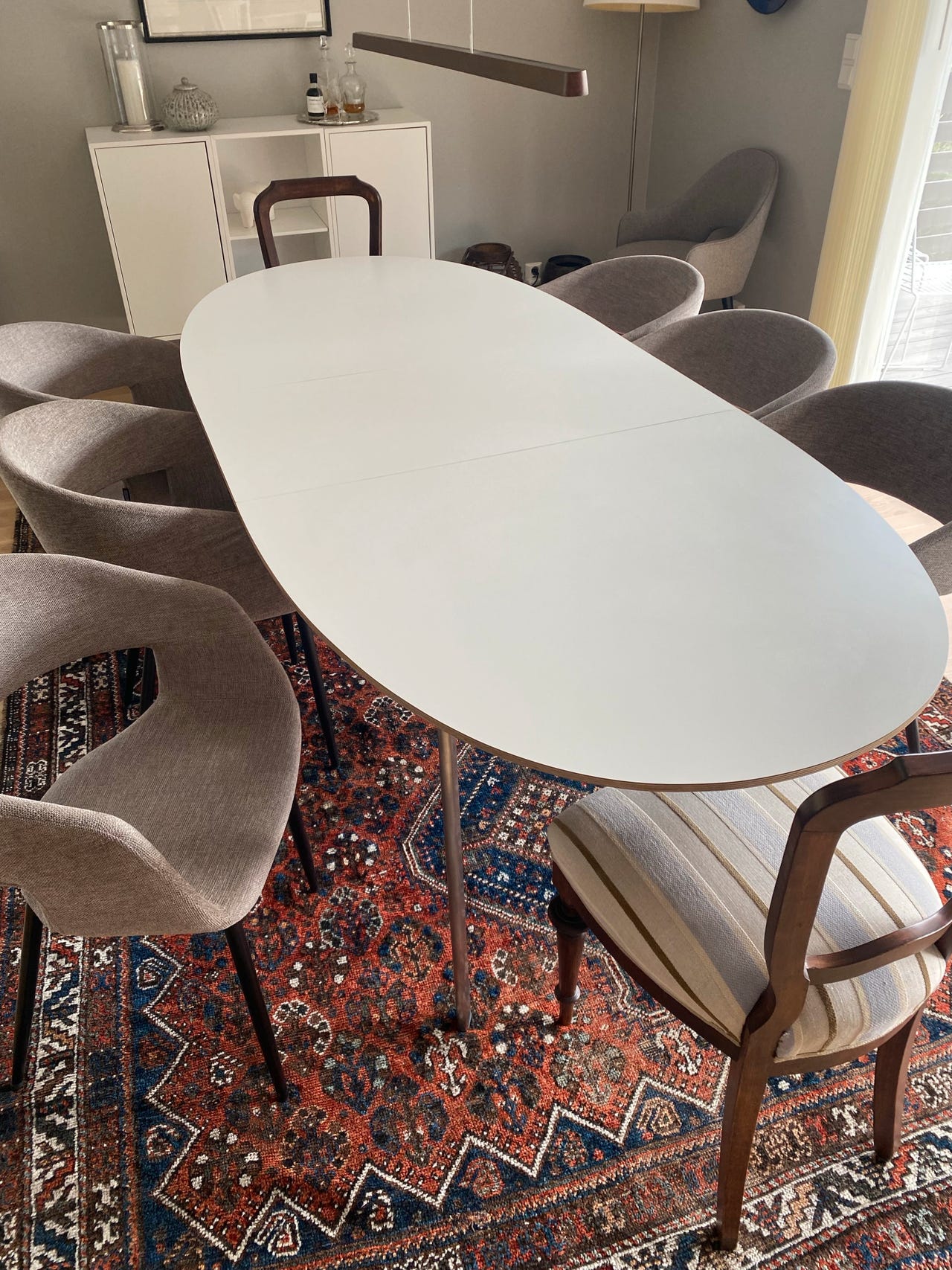 Lekkert hvitt bord med stålben fra Bolia - passer til alt | FINN-torget