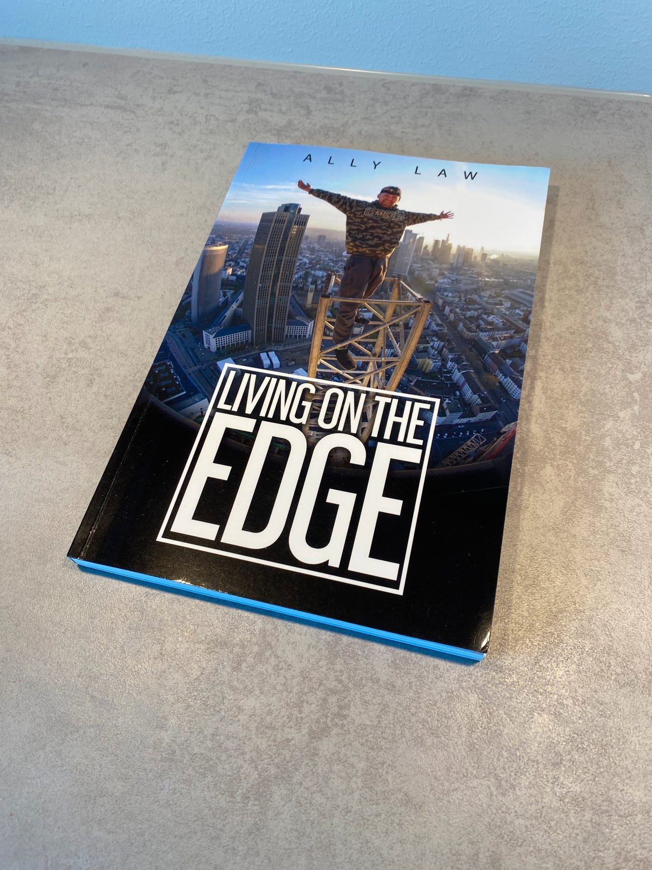 Ally Law Living on the EDGE | FINN-torget
