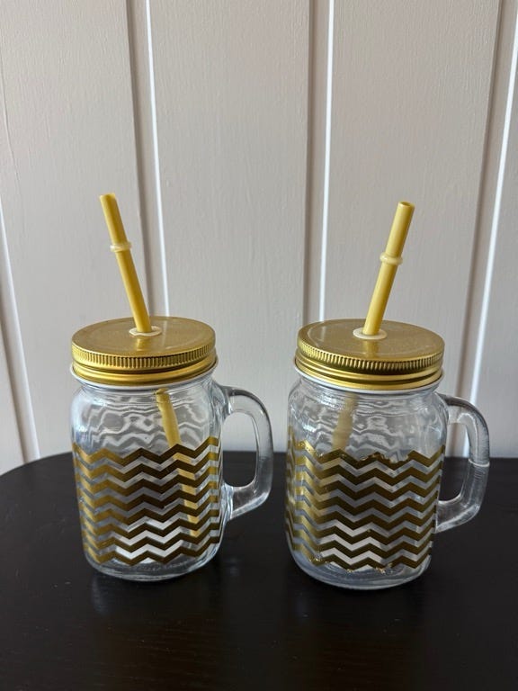 2 kopper med lokk og sugerør | FINN-torget