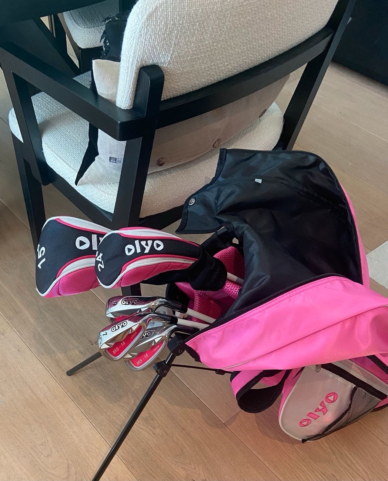 Rosa Olyo golfsett str 9-12 år | FINN-torget
