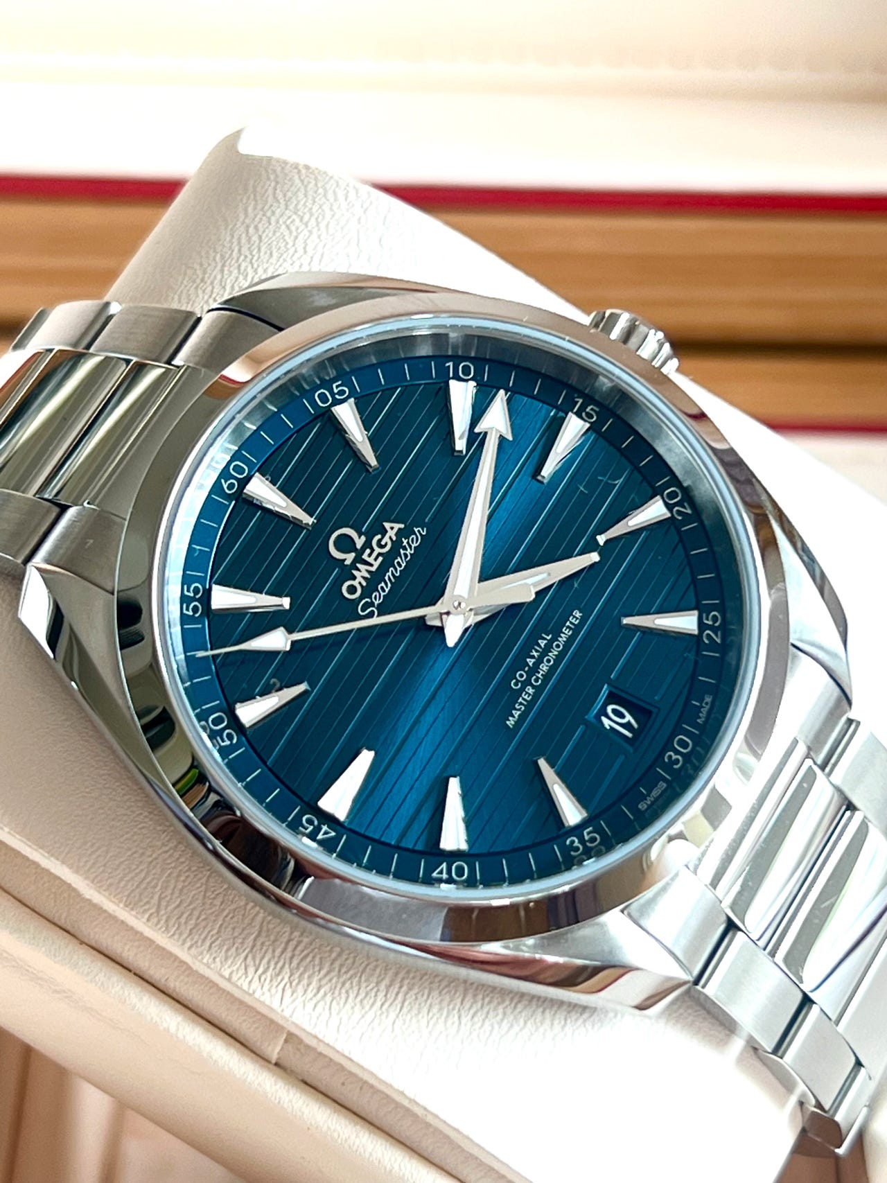 Omega Seamaster Aqua Terra - blå skive - norsk AD - som ny - 2024 ...