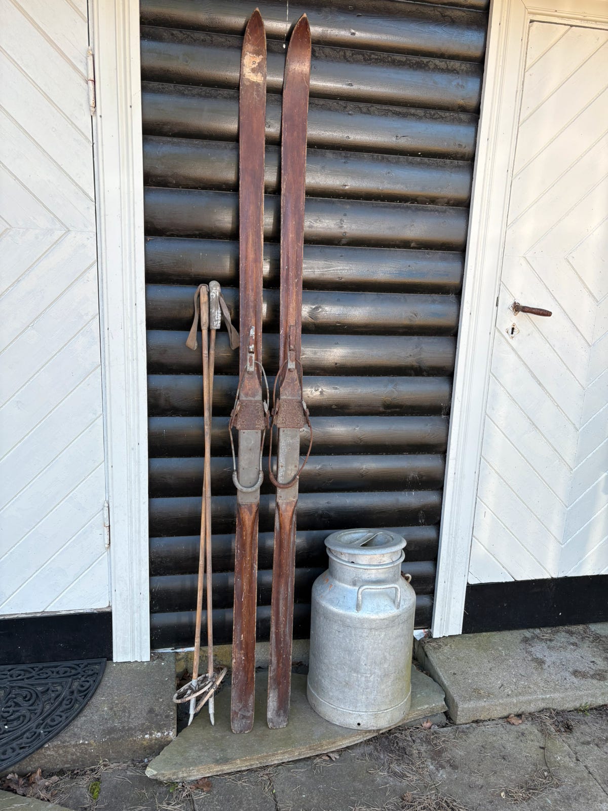 Antikke treski, staver og truger til hytteveggen | FINN-torget