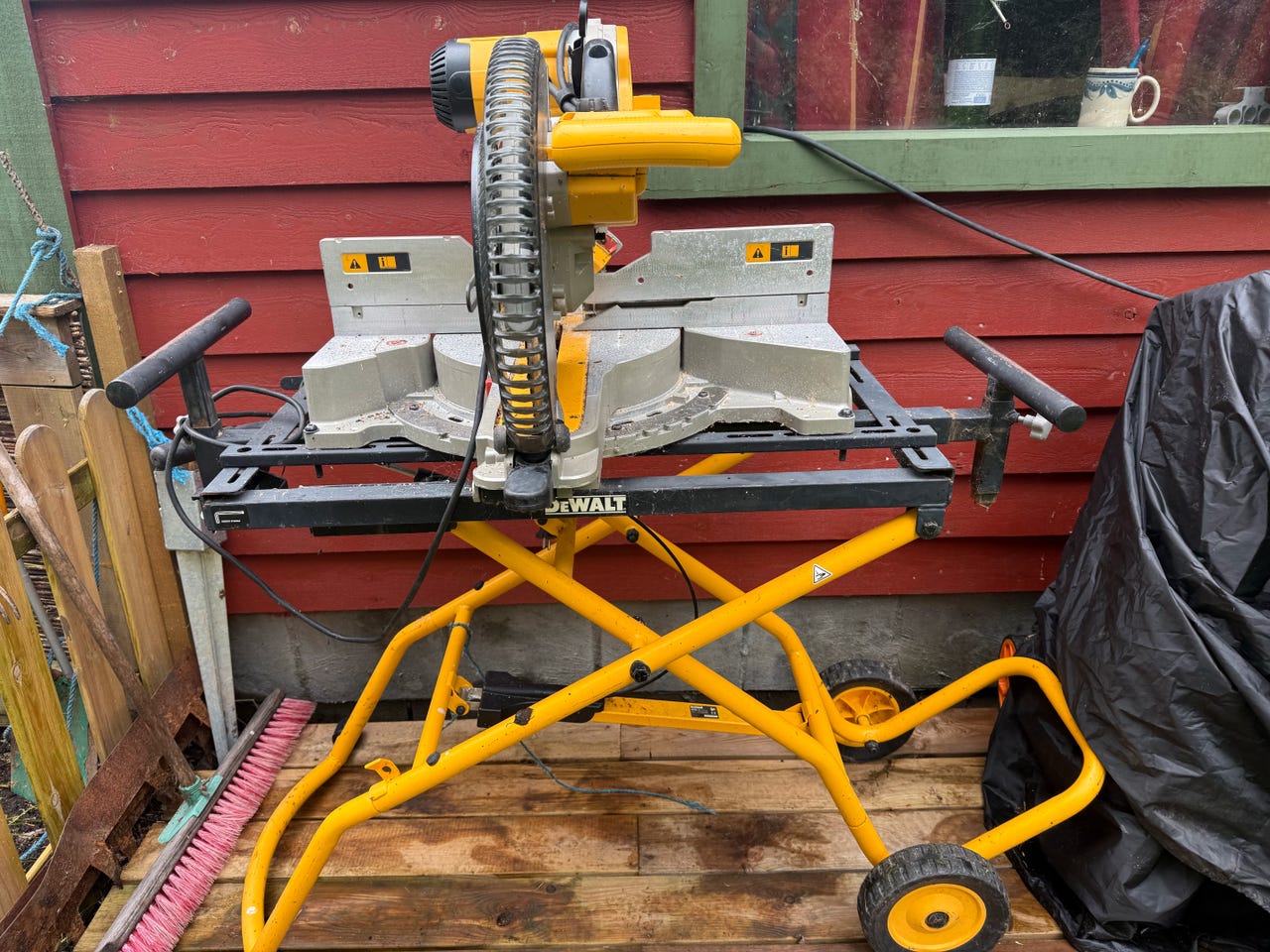 Dewalt kappsag DWS780 | FINN-torget