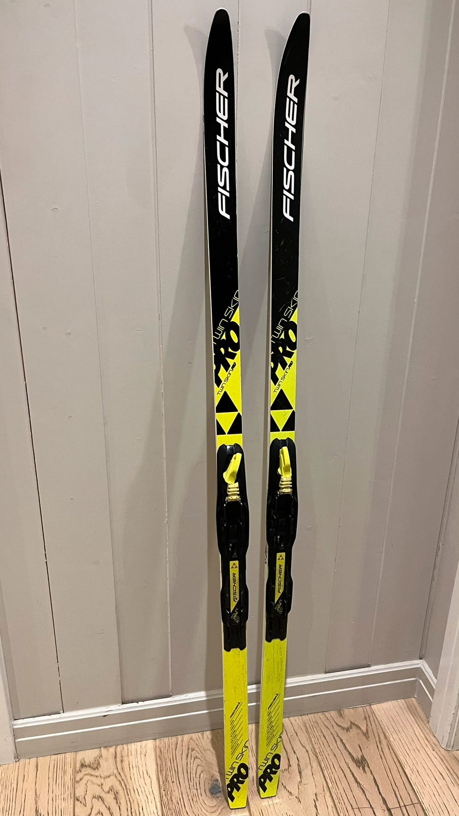 Fine Fischer felleski 137 cm selges | FINN-torget