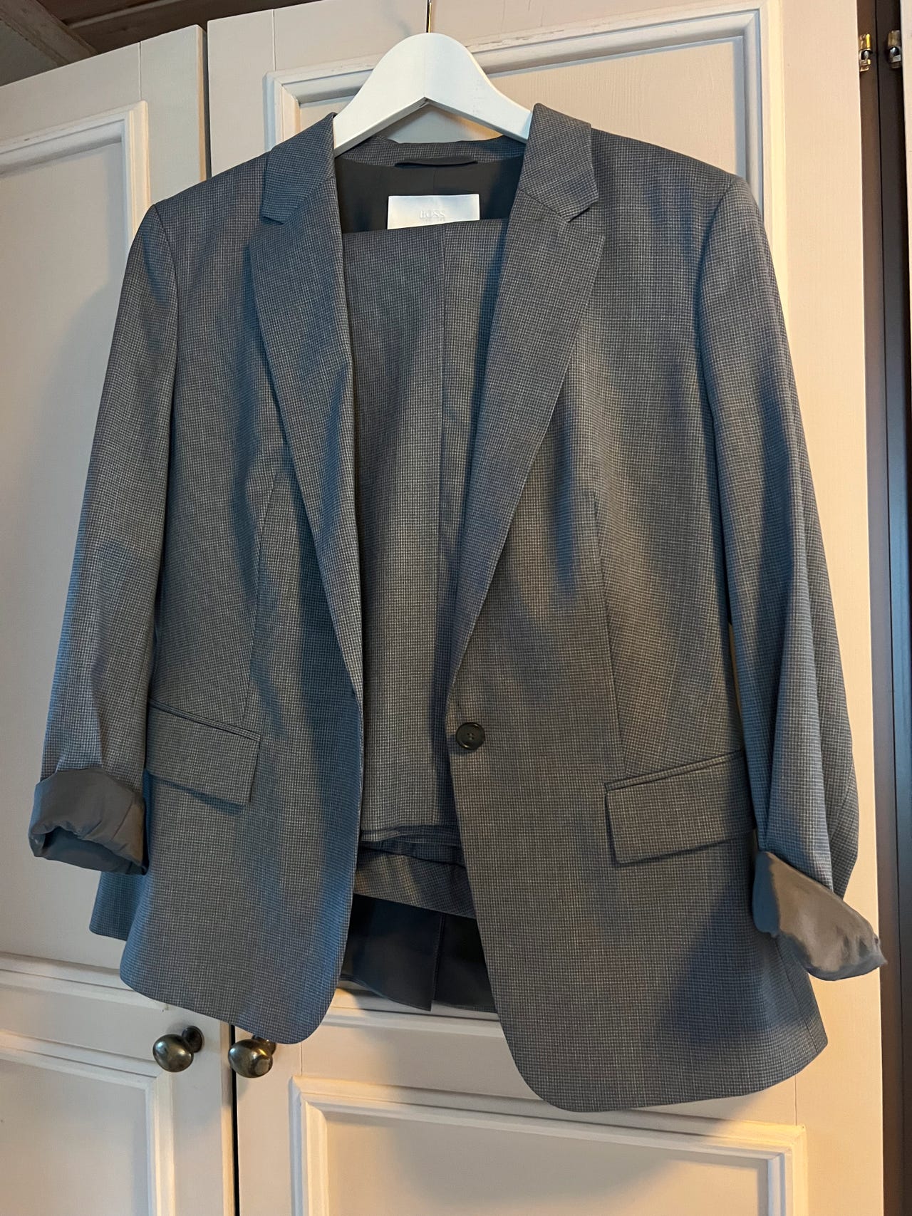 Stilren dress fra Hugo Boss | FINN-torget