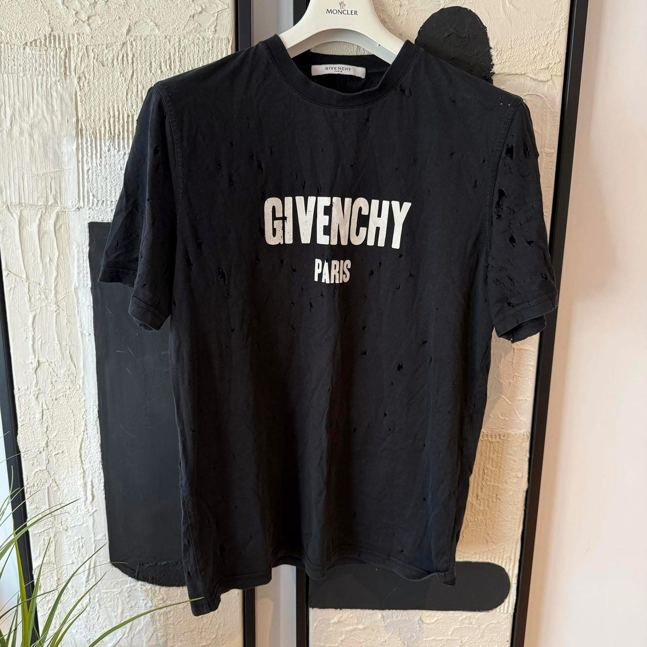 givenchy distressed logo tee | FINN-torget