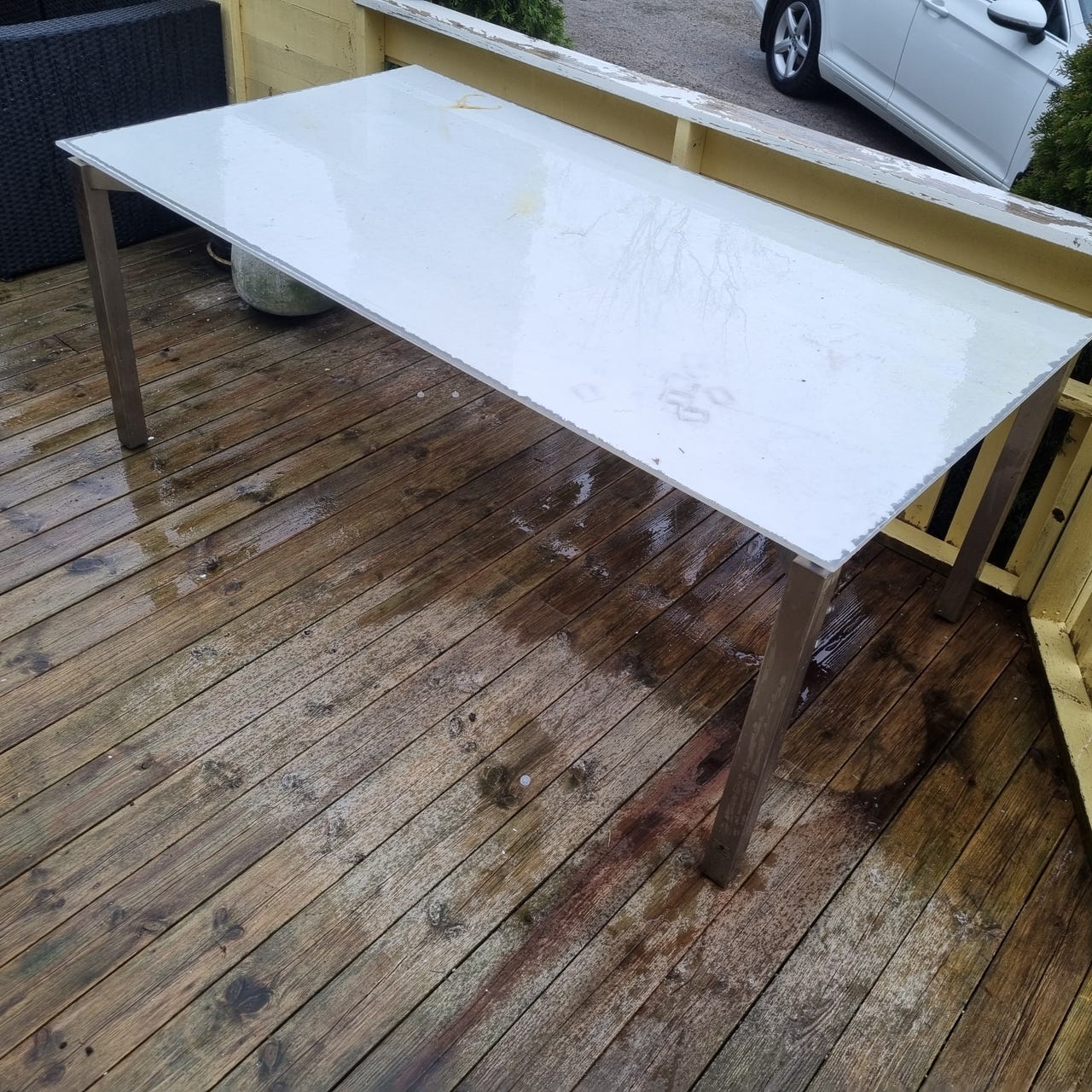 Stort solid utebord i glass / metall | FINN-torget