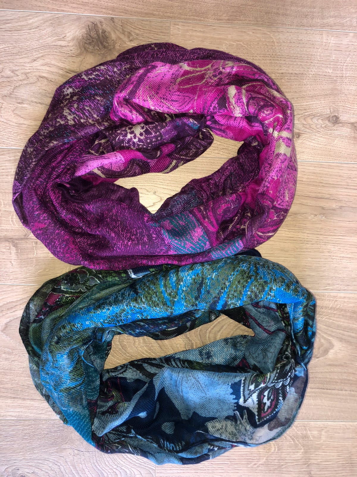 2 skjerf | FINN-torget