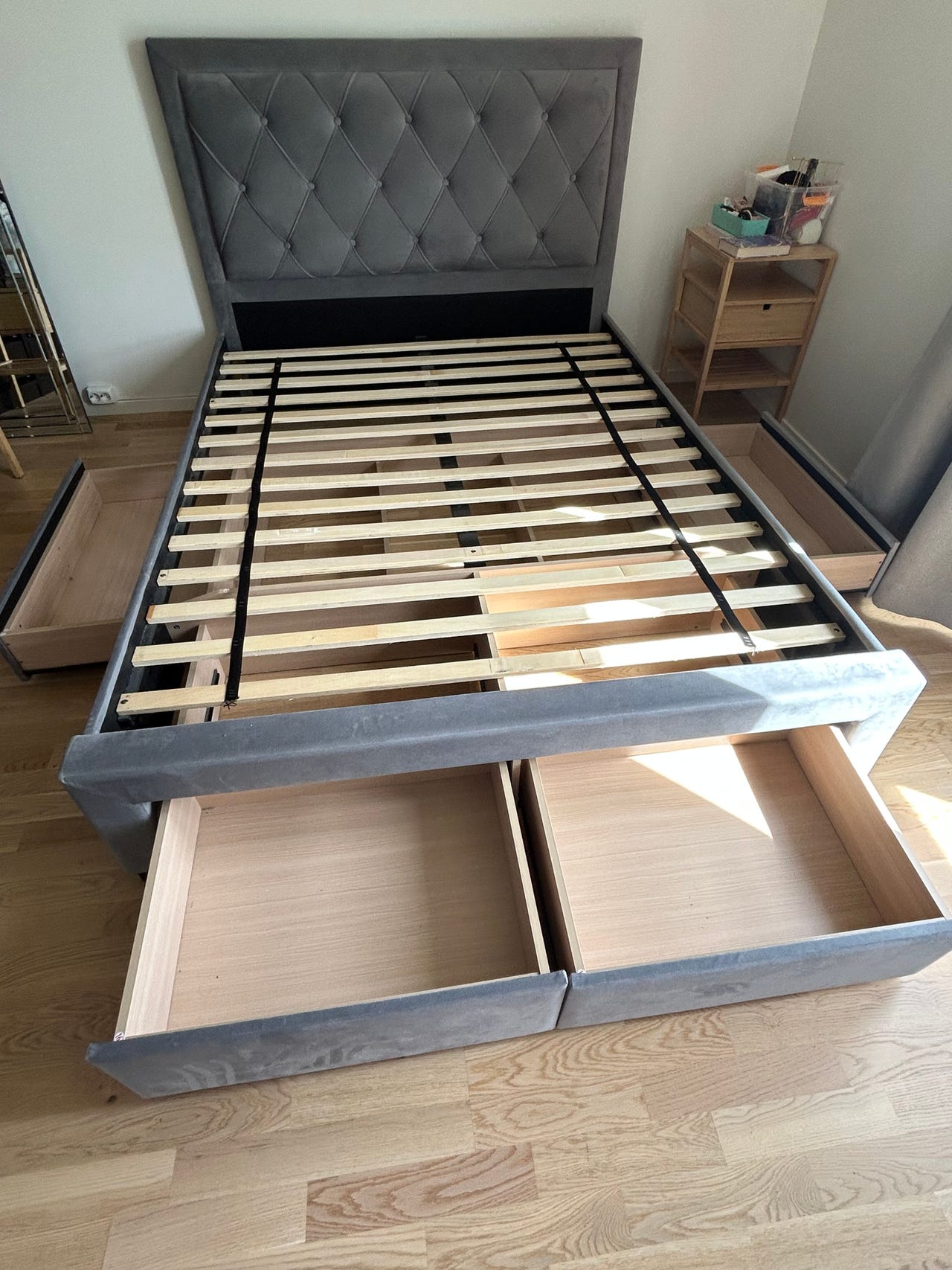King-size bed with 4 drawers_Kingsize-seng med 4 skuffer | FINN-torget