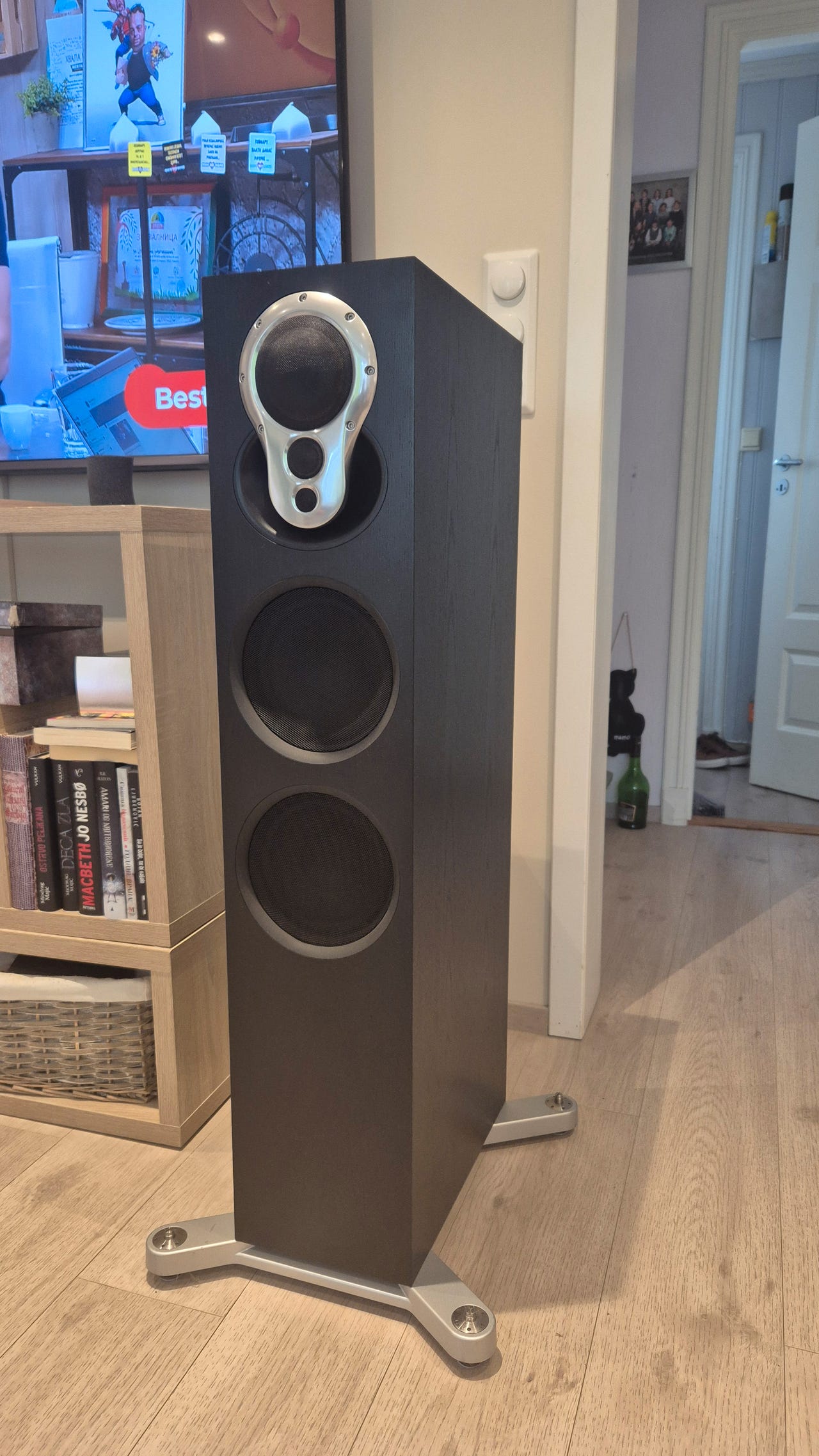 Linn AKURATE 242 og AFEKT subwoofer | FINN-torget