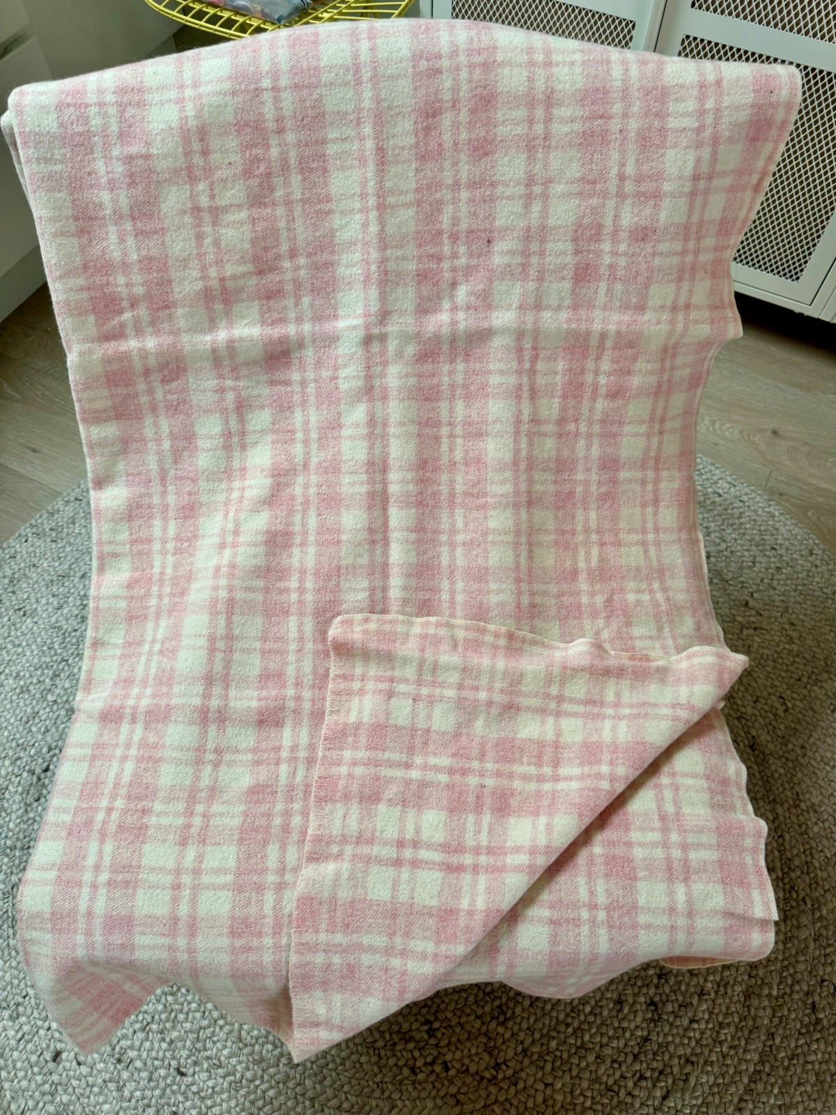 Ullpledd i Creme/rosa! 🌸 | FINN-torget