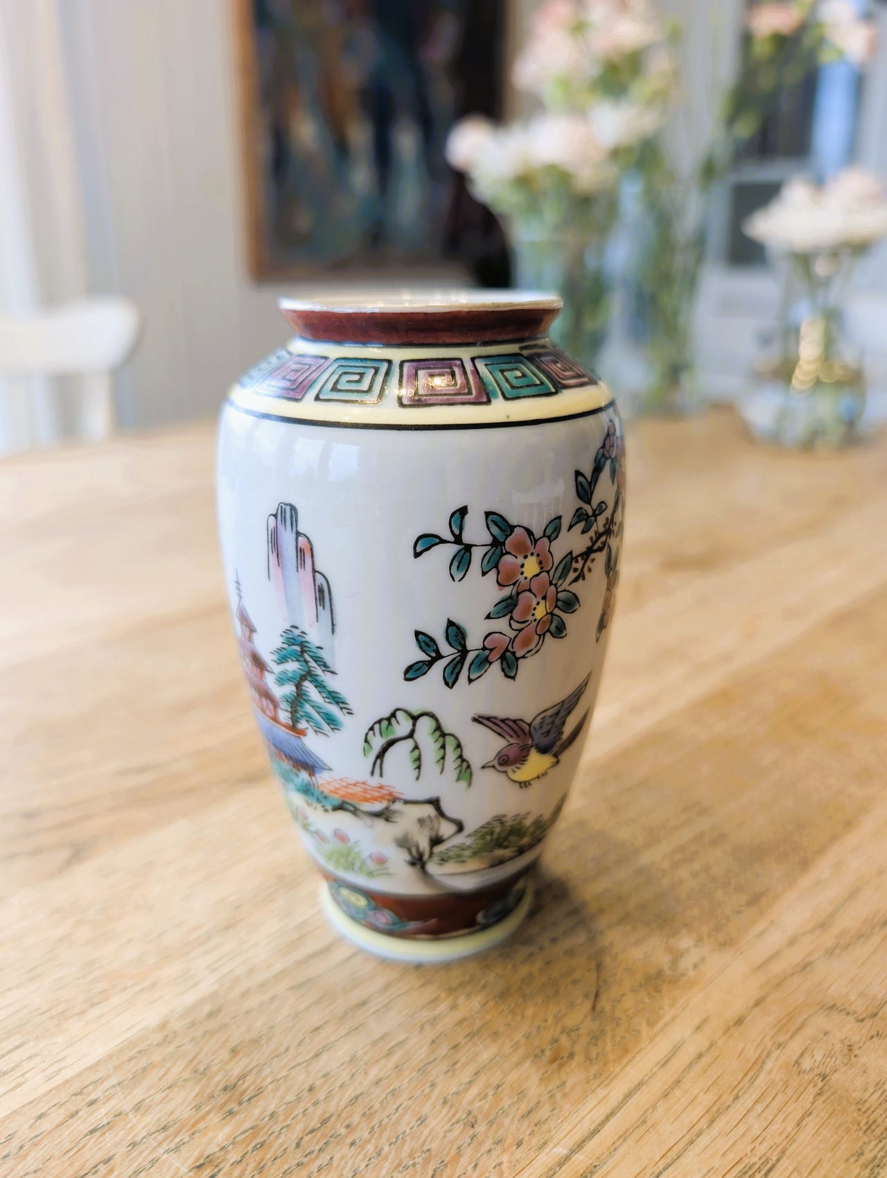 Liten, kinesisk vase | FINN-torget