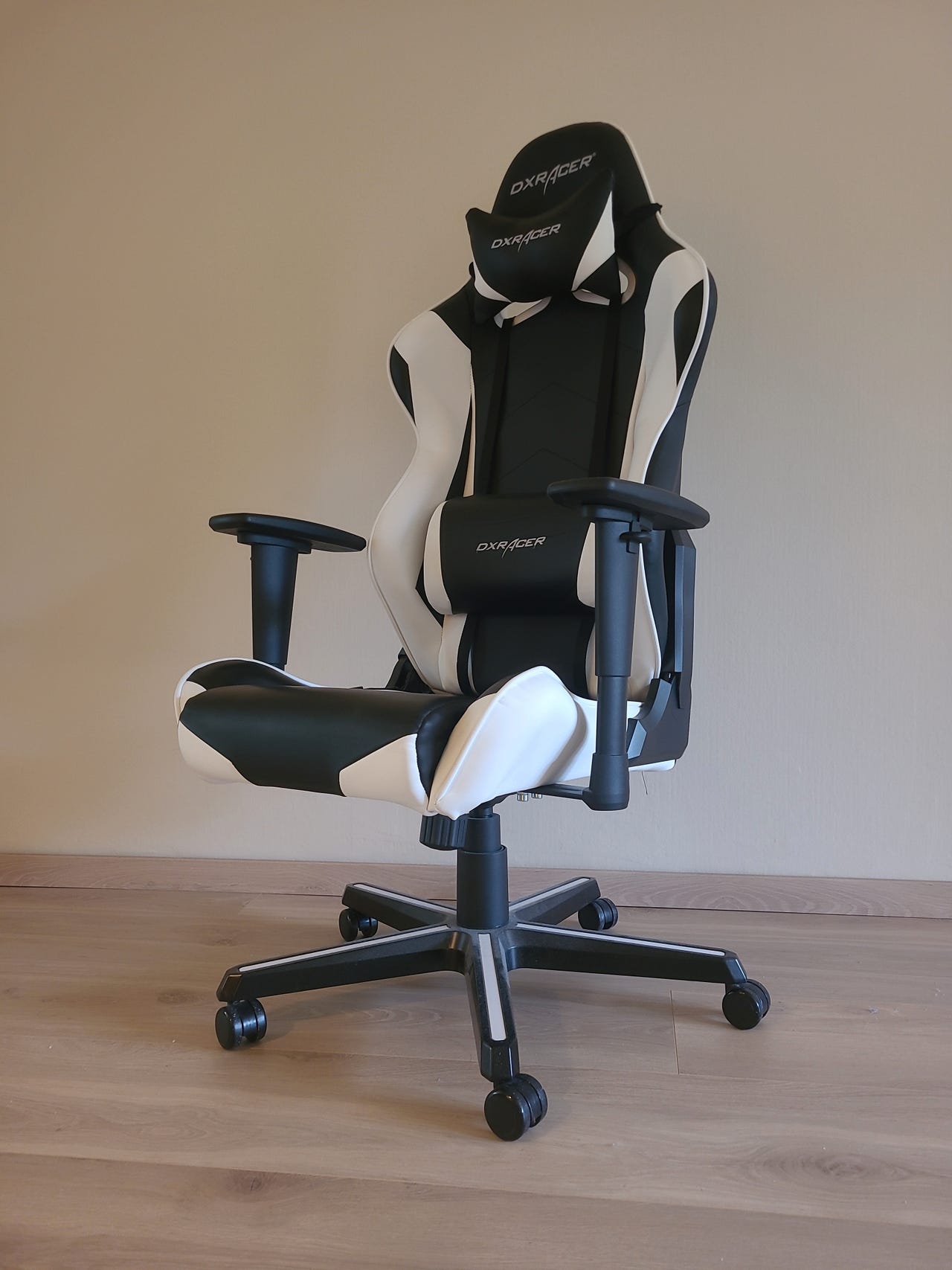 DXRacer White Gamingstol | FINN-torget