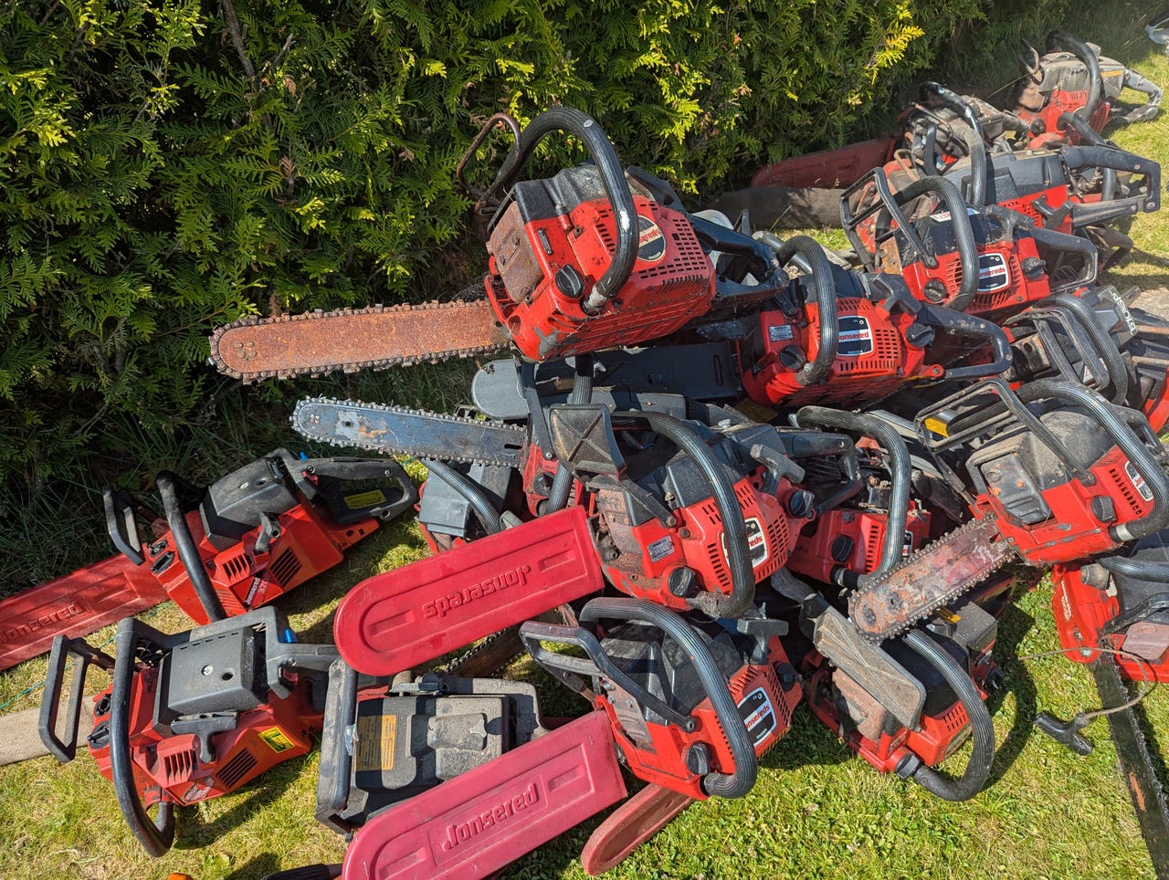 Noen som er interessert i gamle Jonsered motorsager? | FINN-torget