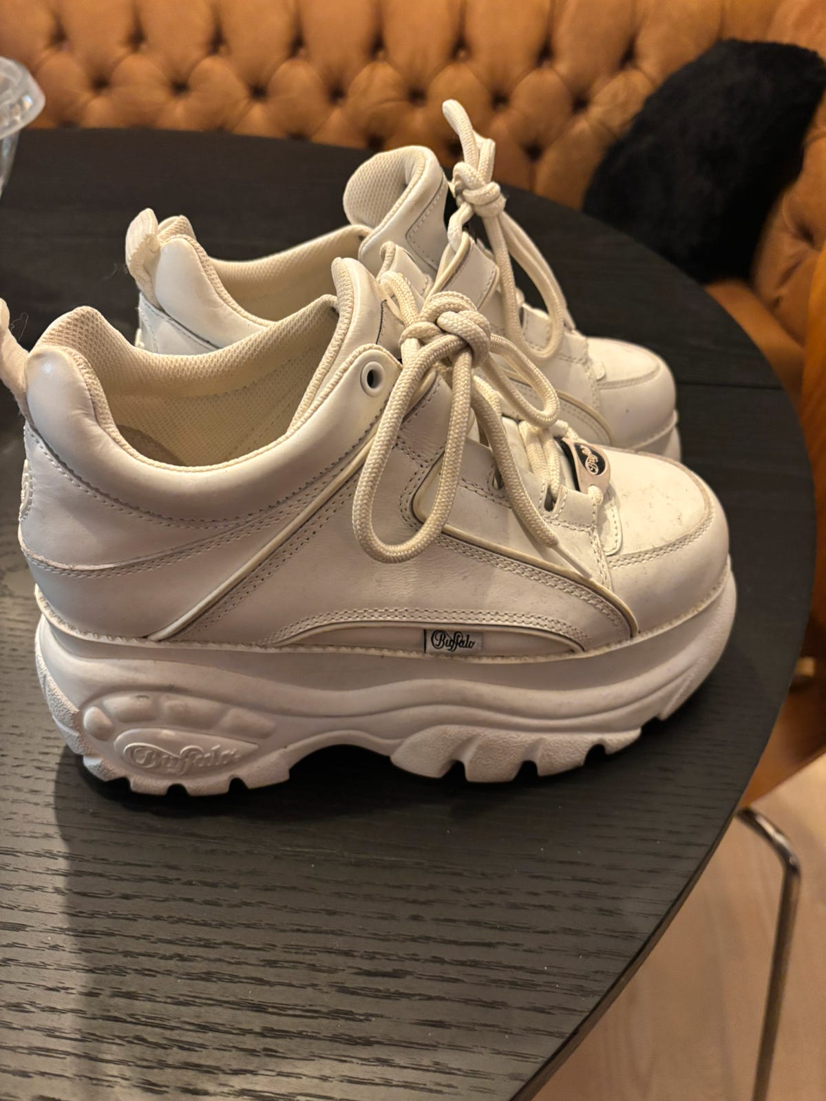 Hvite buffalo sko strl.39 | FINN-torget