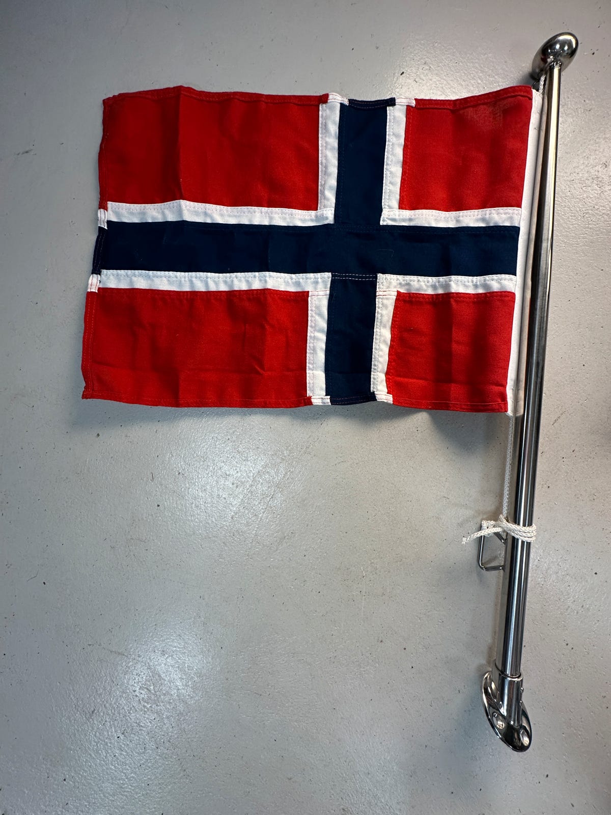 Helt ny flaggstang til båt! Rustfritt stål med norsk flagg! | FINN-torget
