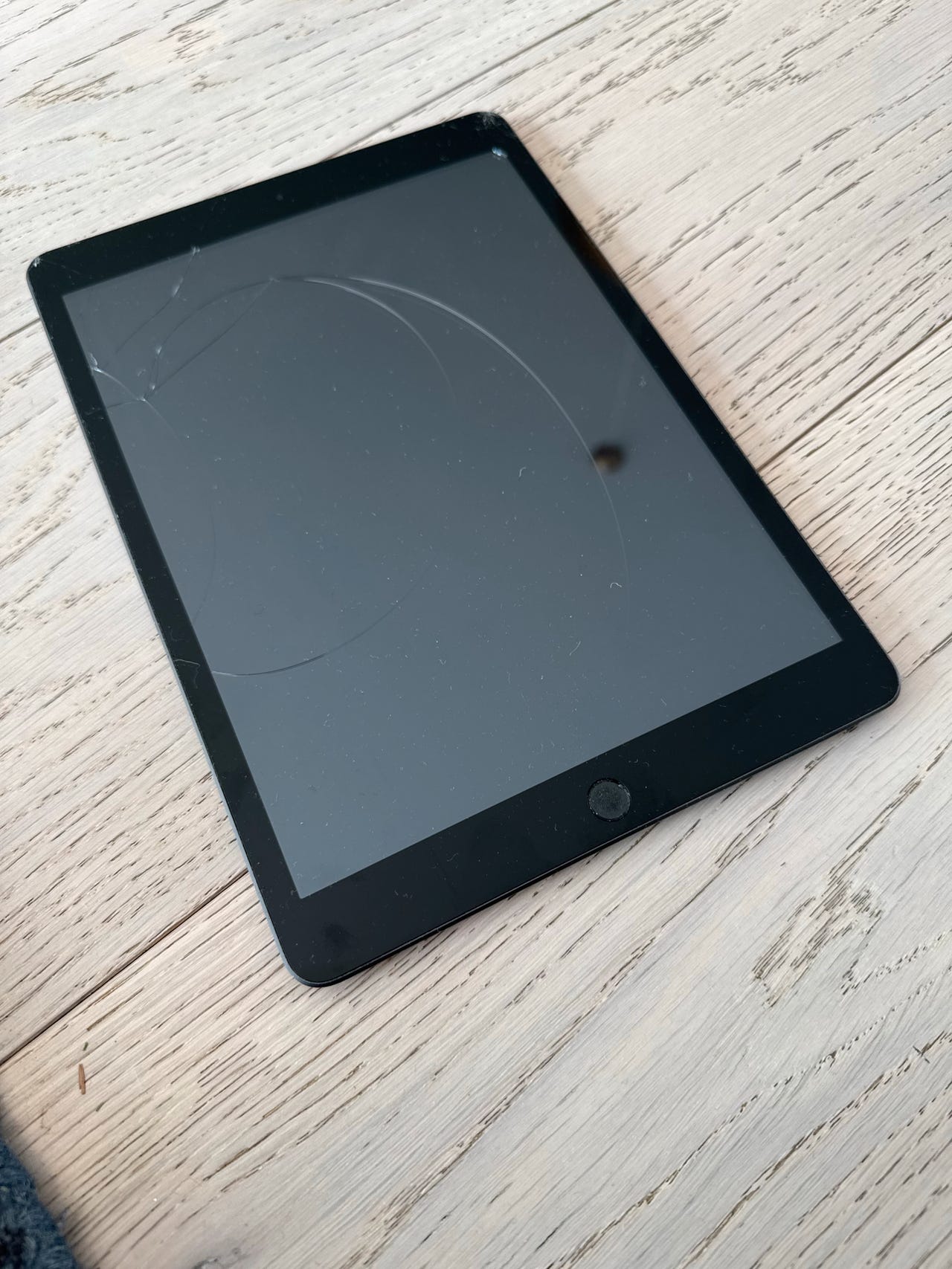 iPad 9 64GB - knust glass (kan reparere for 1000kr) | FINN-torget