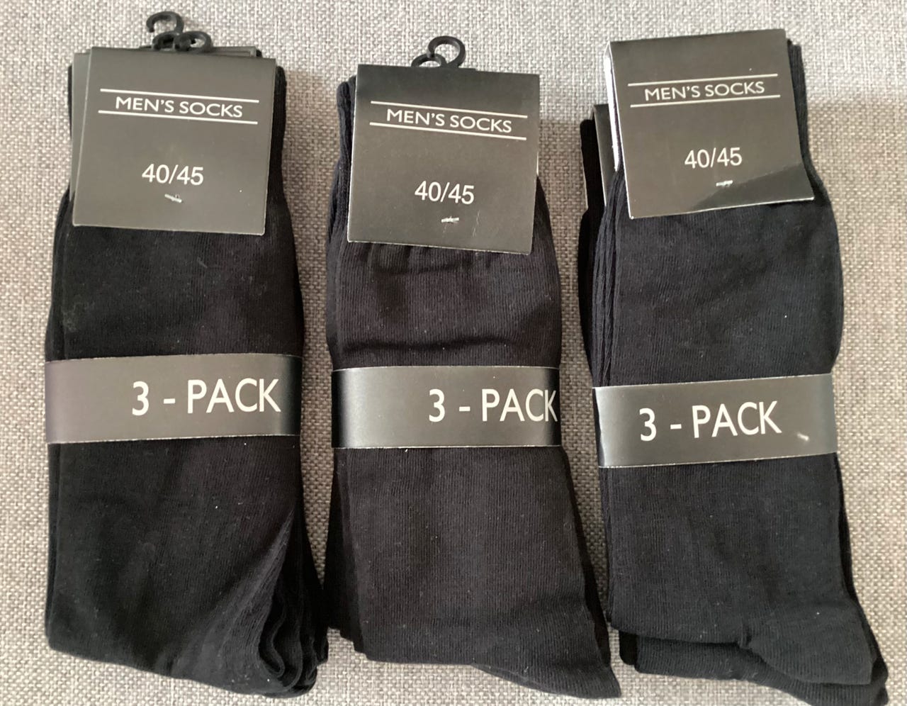 3 pakke med sorte bomull sokker. Str. 40/45. Det er 3 par i en pakke ...