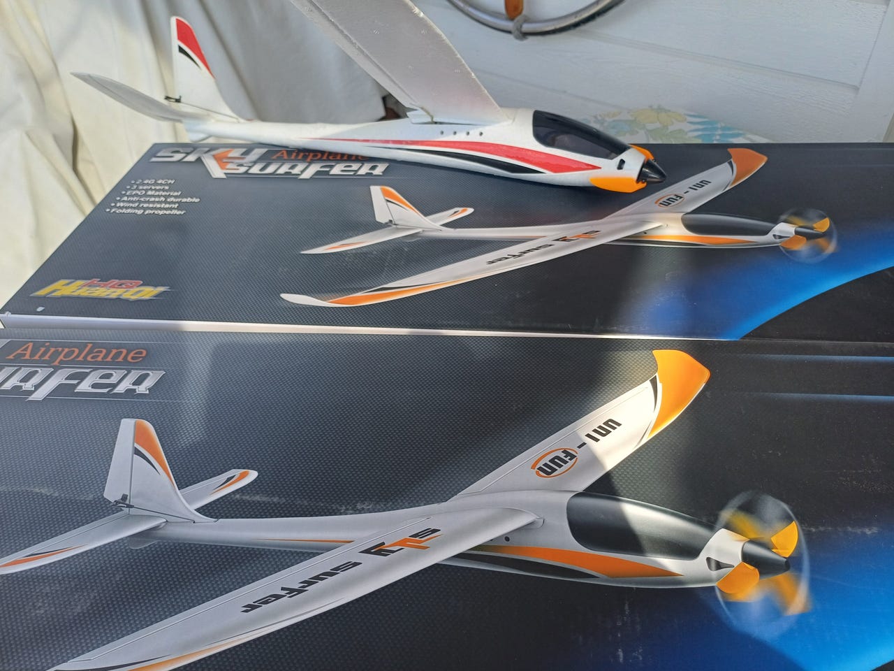 Sky Surfer RC Flymodell med 2.4 GHz Fjernkontroll og Batteri | FINN-torget