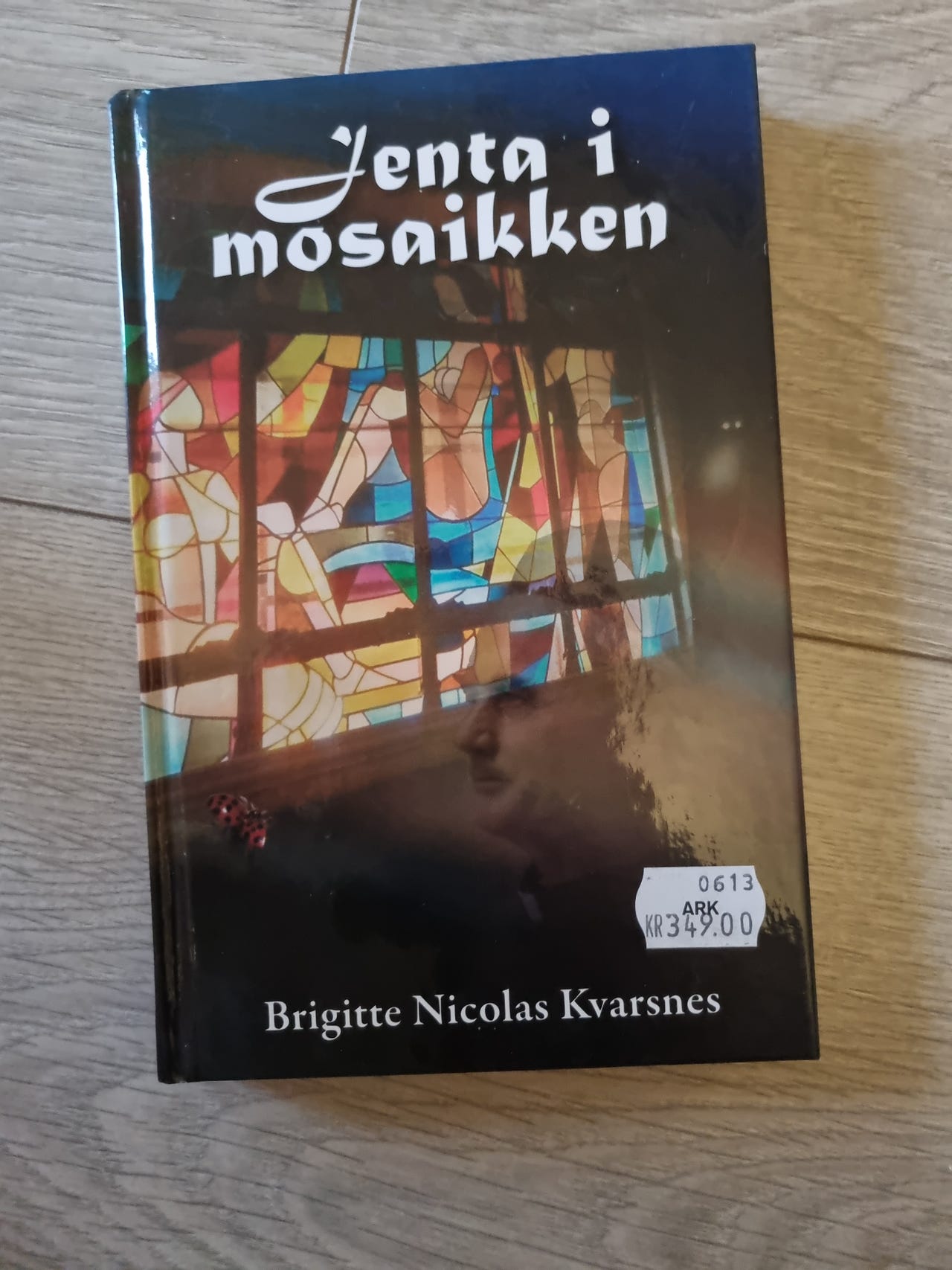 Jenta i mosaikken. Birgitte Nicolas Kvarsnes. Innbundet bok | FINN-torget