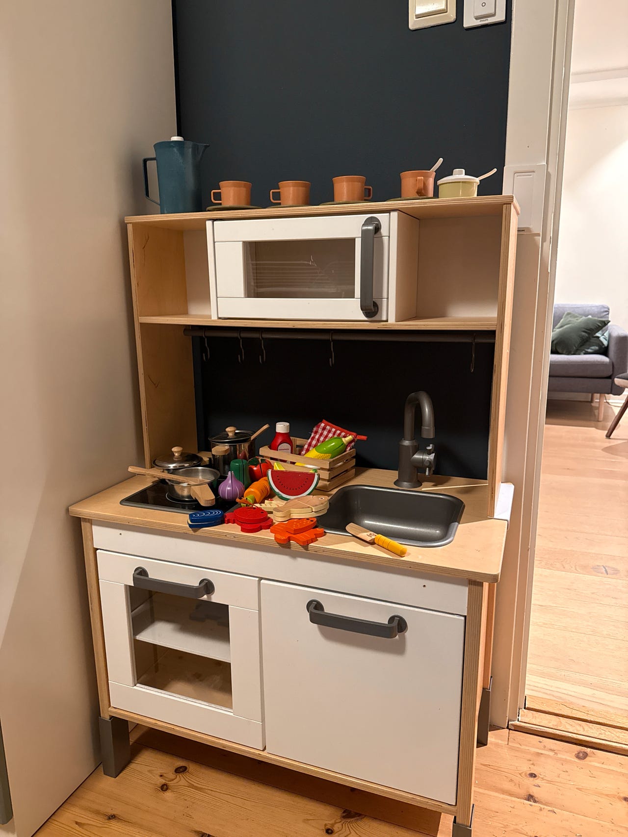 IKEA lekekjøkken med diverse ekstra fra Hape og Dantoy | FINN-torget