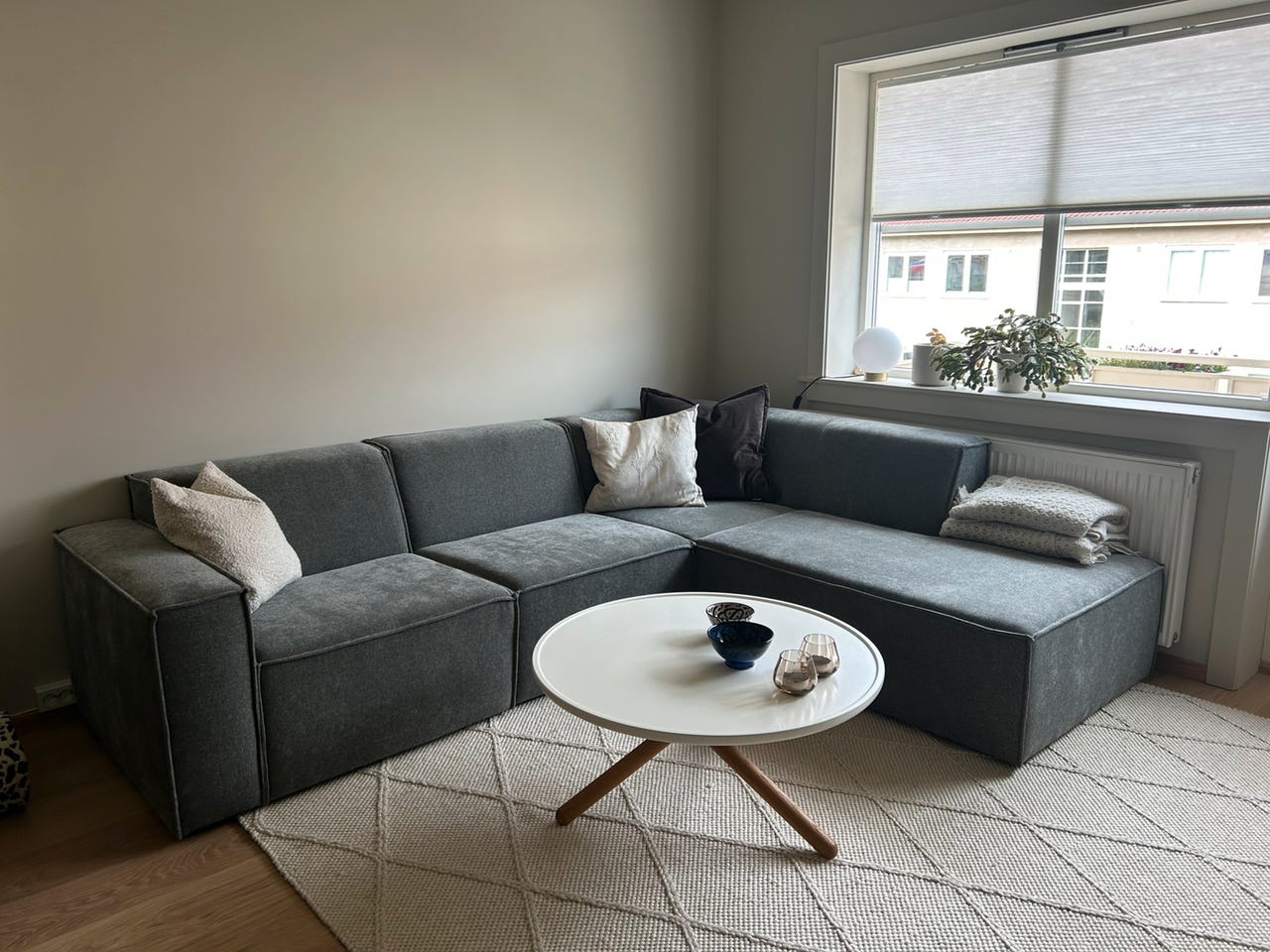 RESERVERT - Helt ny sofa Quadrato i stoff Storm farge Hunter (grønn) | FINN-torget