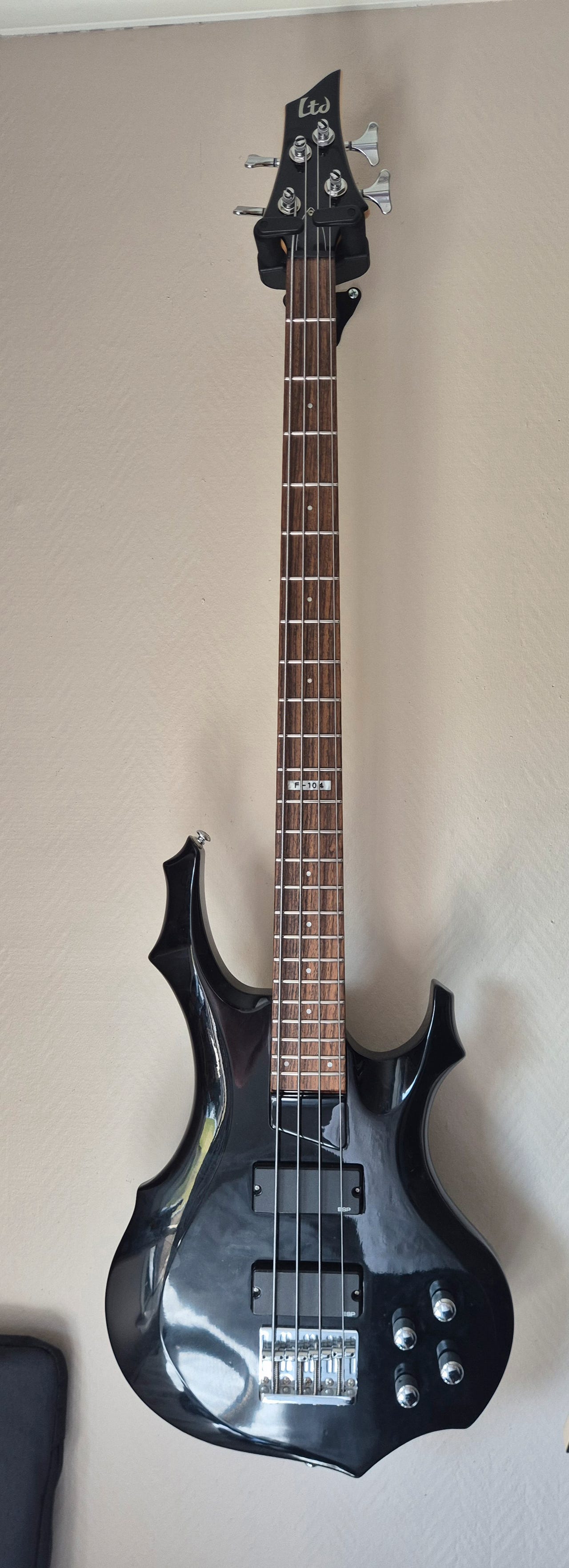 ESP LTD F-104 med hardcase | FINN-torget