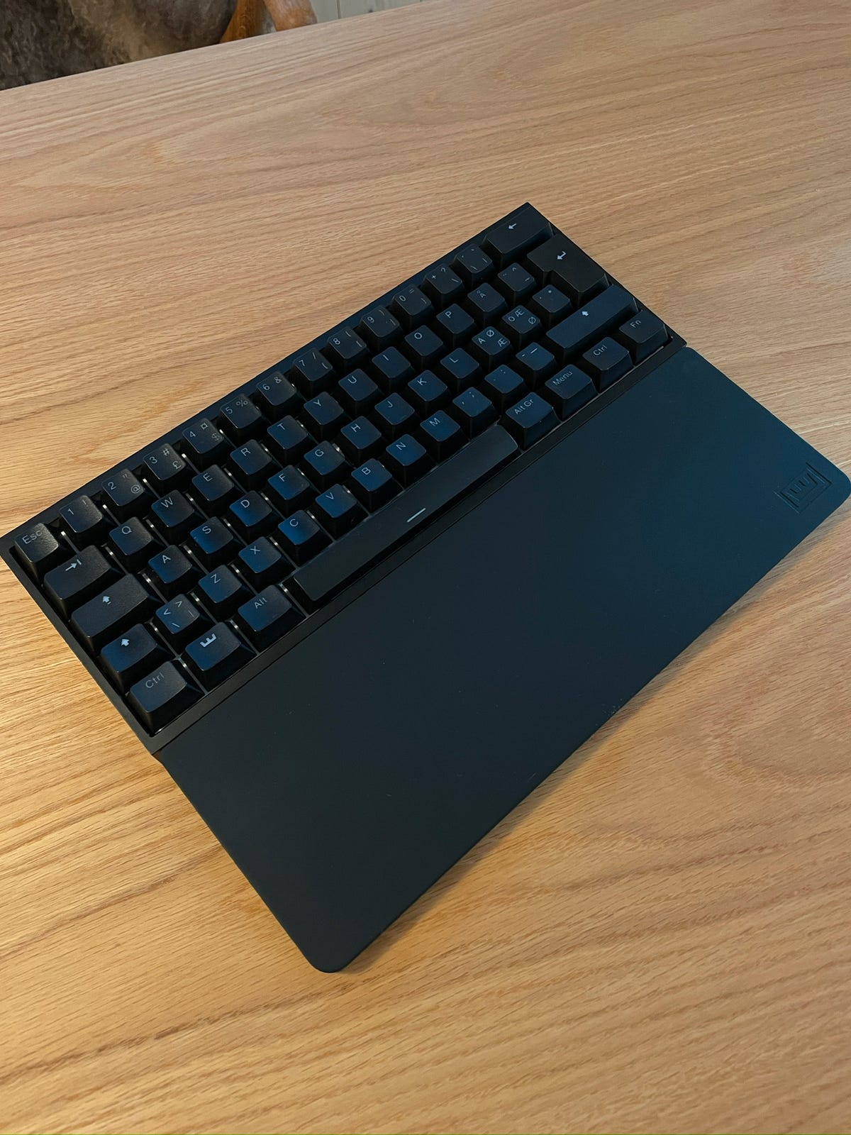 Wooting 60HE Iso Nordic + TOFU60 Redux case med wrist rest | FINN-torget
