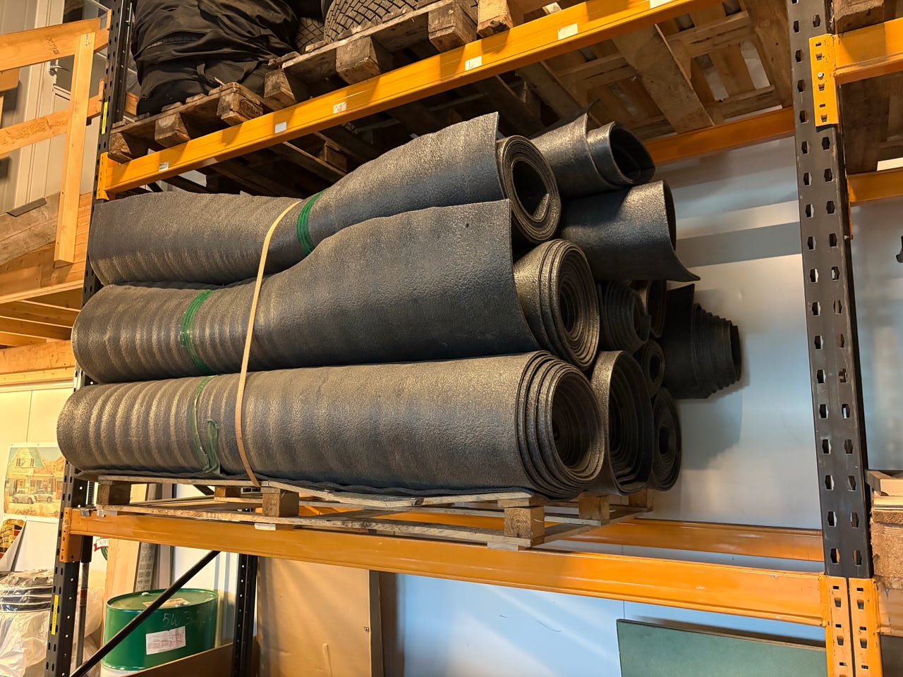 Isolasjonsmatter gis bort | FINN-torget