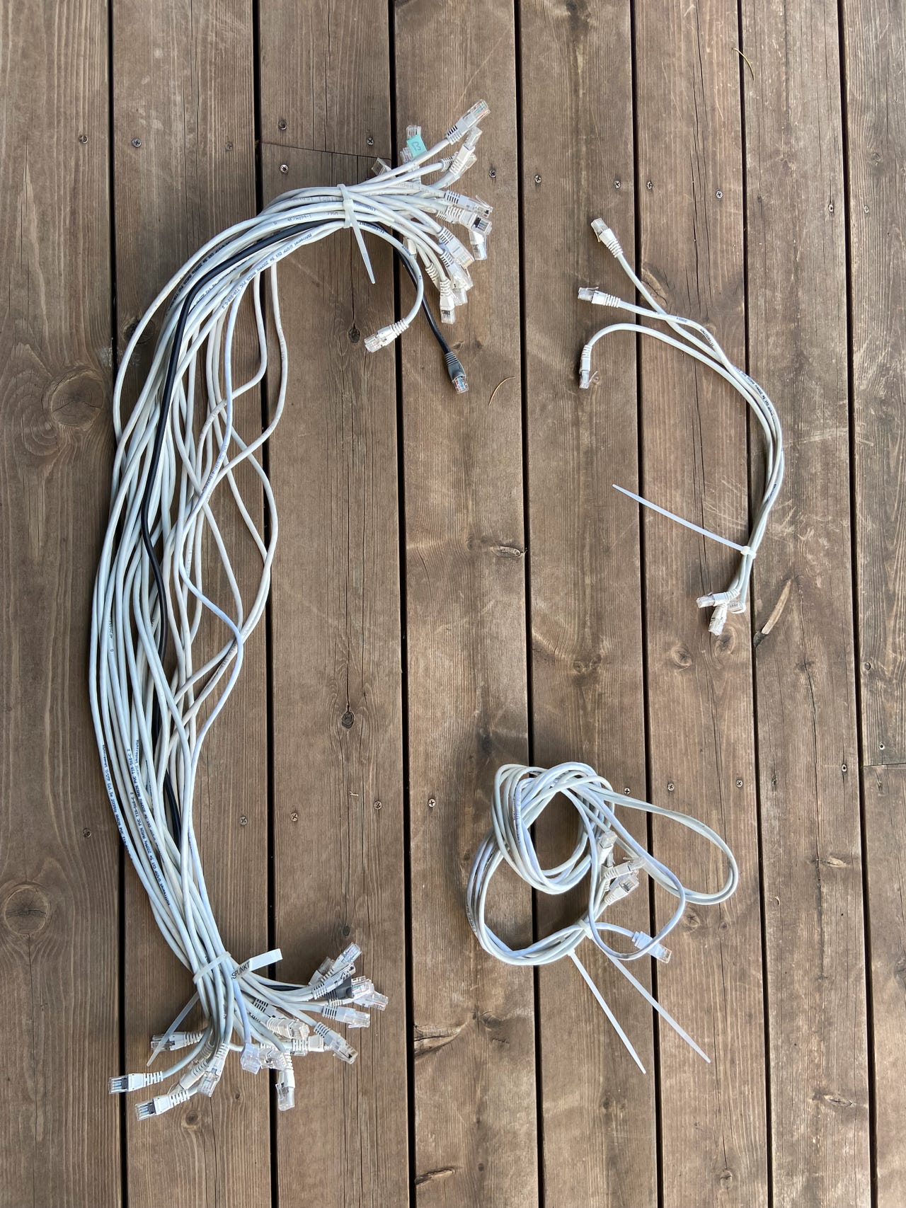 28 stk nettverkskabler gis bort | FINN-torget