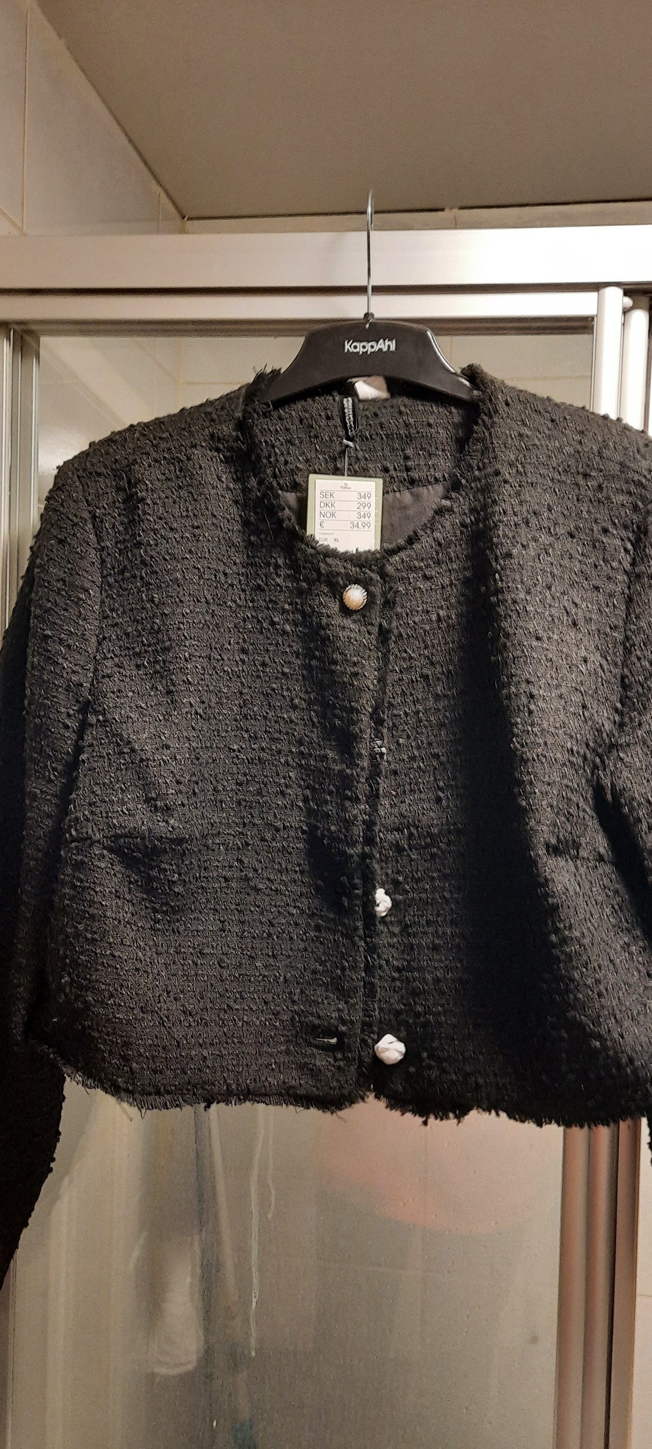 Kort boucle sort jakke XL | FINN-torget