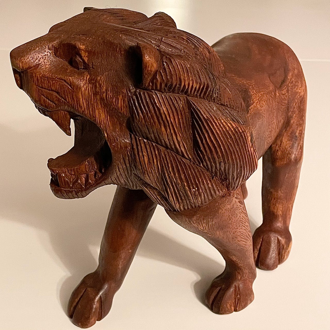 Løve treskulptur 36 cm. | FINN-torget