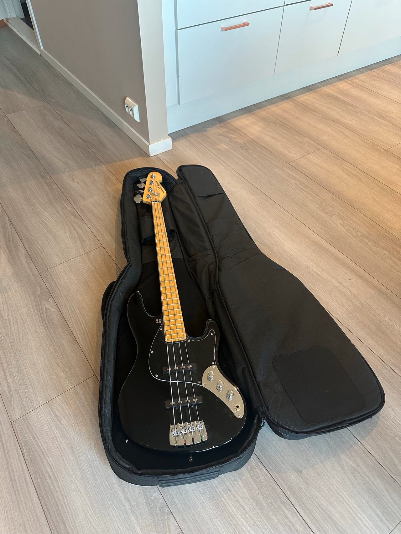 Sandberg Bass-gitar selges billig | FINN-torget