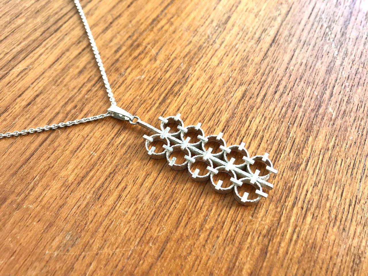 Flott vintage modernistisk halskjede med anheng i sølv av Nils Elvik | FINN-torget