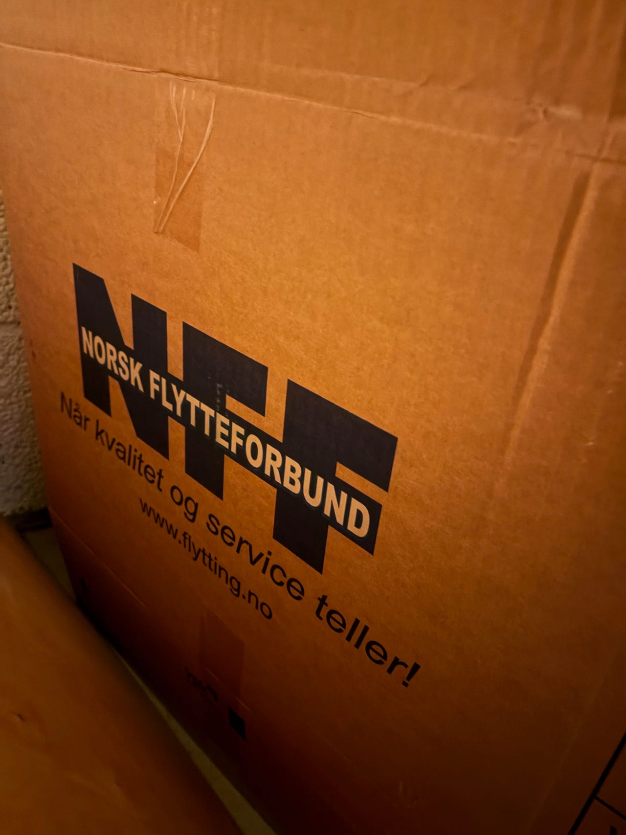95 flytteesker selges - 61 små og 34 store | FINN-torget