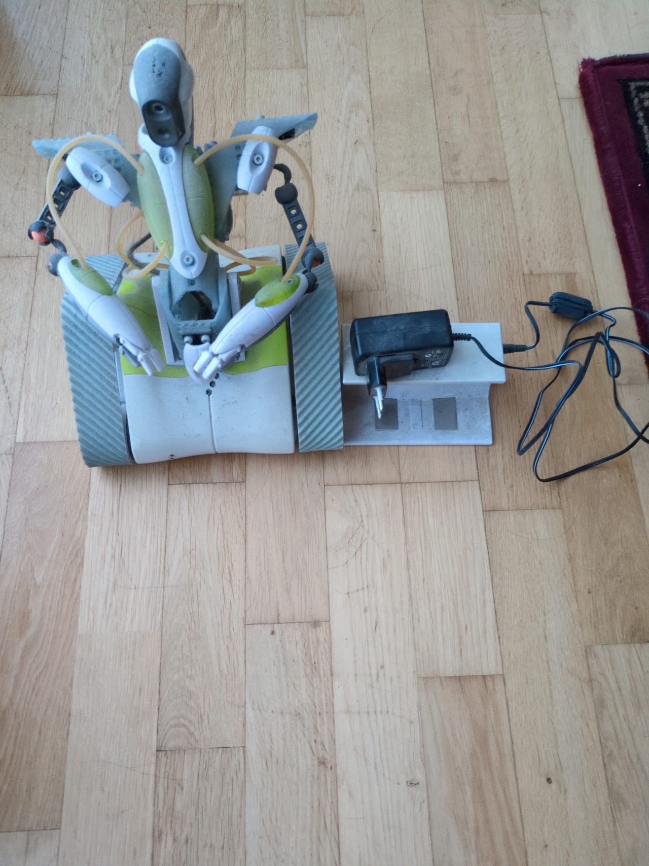 Noen interesse for Spykee overvåkings robot | FINN-torget