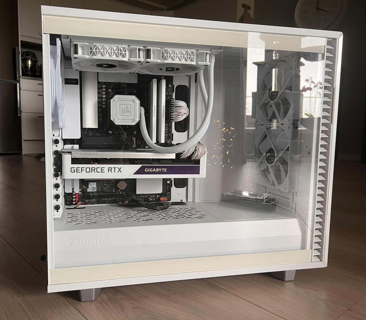 Hvit Stasjonær Gaming PC (AMD 5600X, RTX 3070 OC, 32GB RAM) | FINN-torget