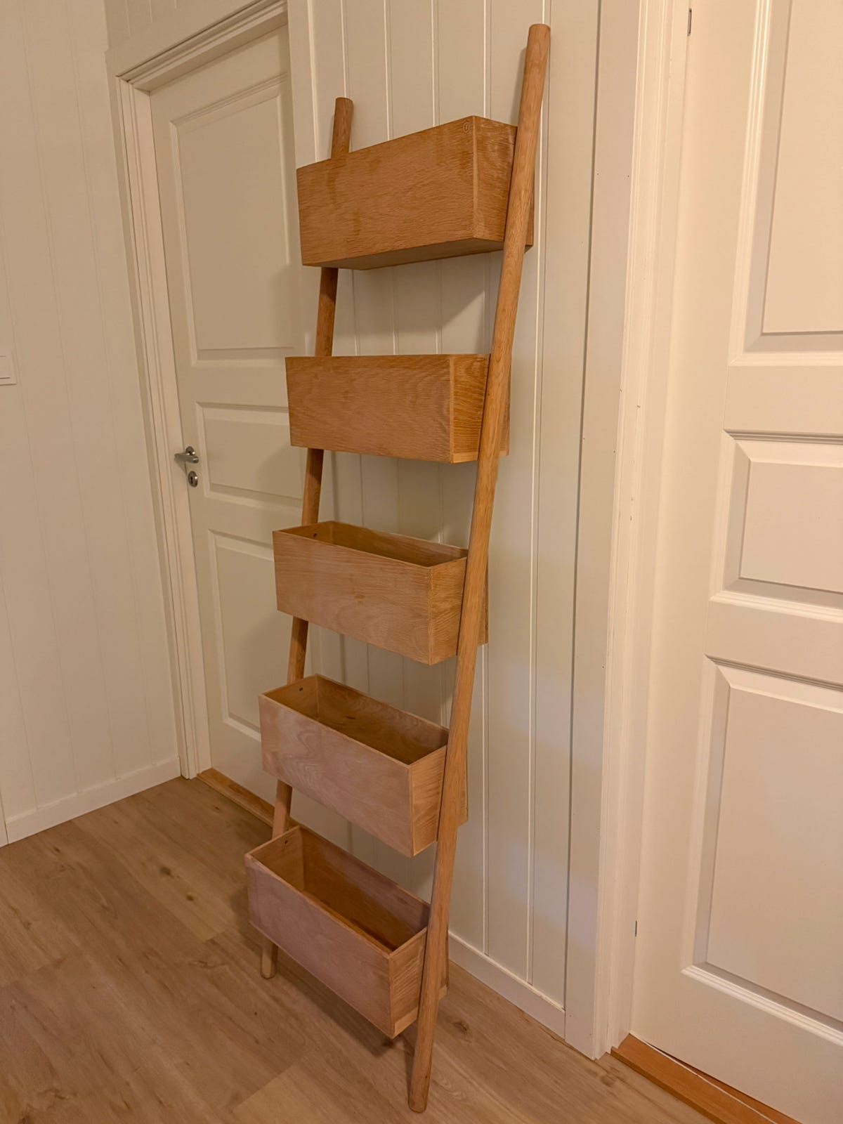 Hübsch stige / trappe hylle - Dansk design | FINN-torget