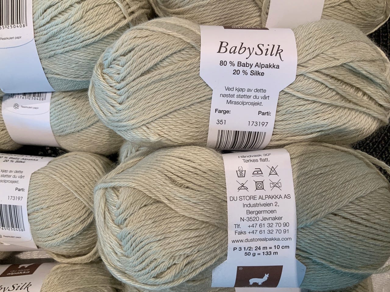 Baby Silk fra Du Store Alpakka 16 nøster lys grønn Fg 351 | FINN-torget