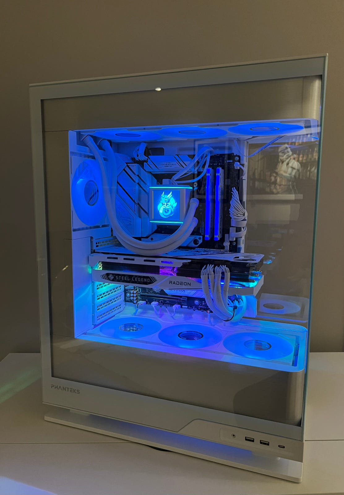 Phanteks Evolv X2 Gaming-PC – 7800 XT | 7600x | FINN-torget