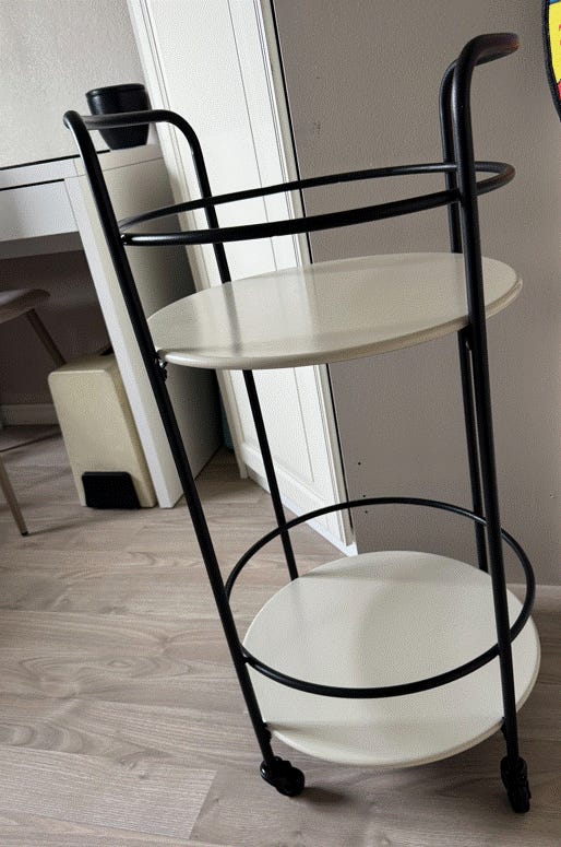 lite sidebord med hjul | FINN-torget