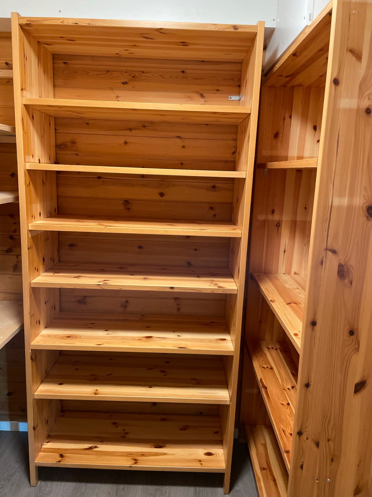 Dype og praktiske hyller | FINN-torget