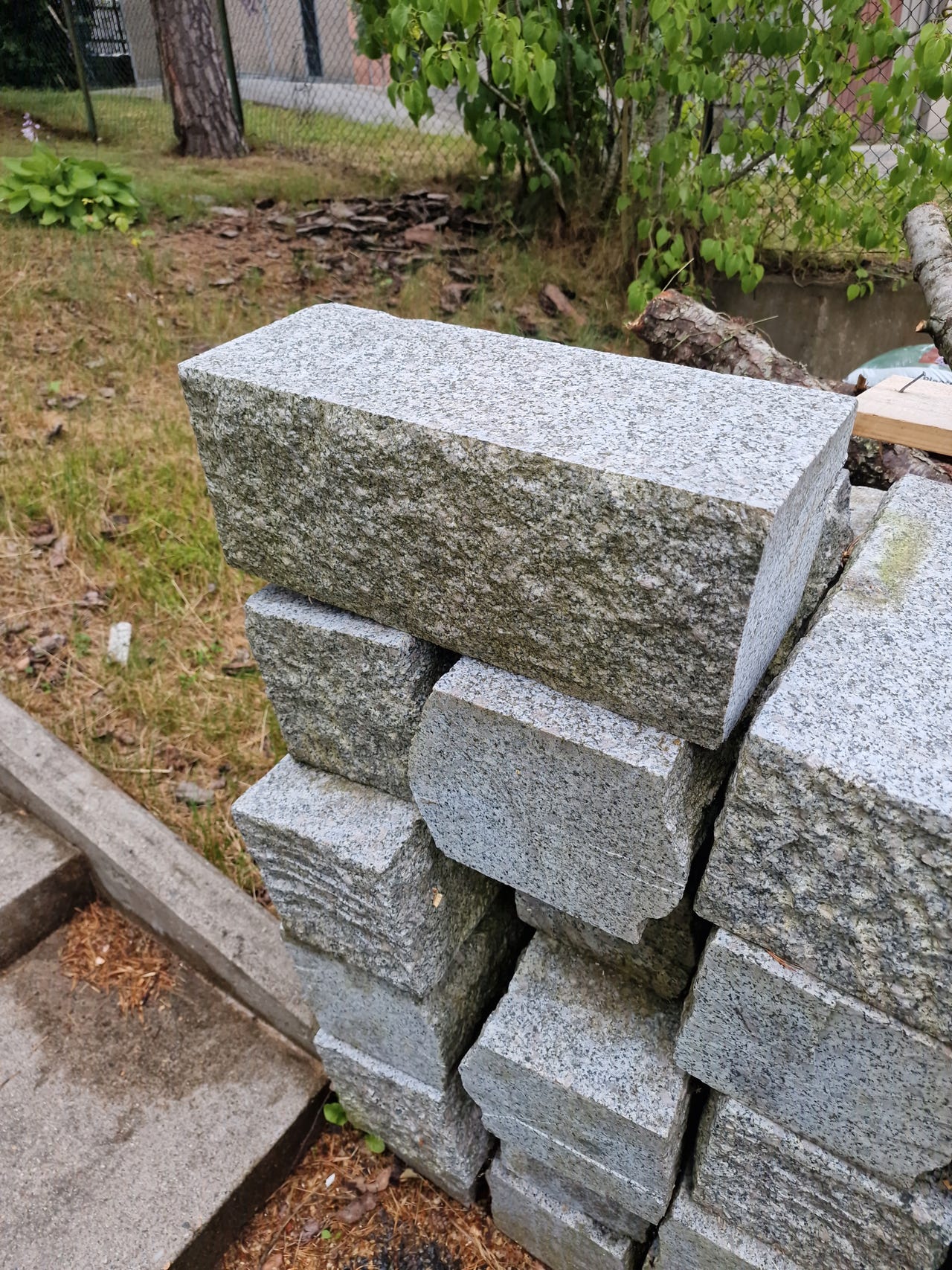 Granittstein 20x20x50 (lengde varierer fra ca50-57cm) | FINN-torget