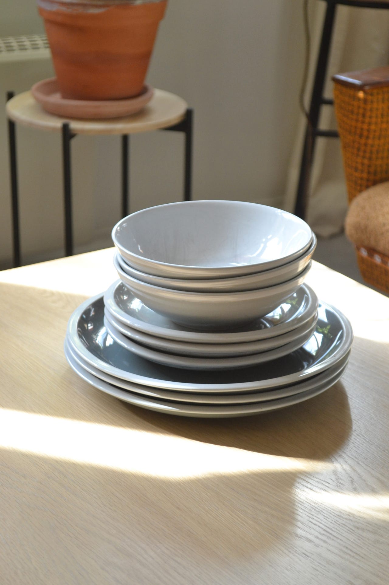 Servise - 6 tallerkener og 3 skåler | FINN-torget