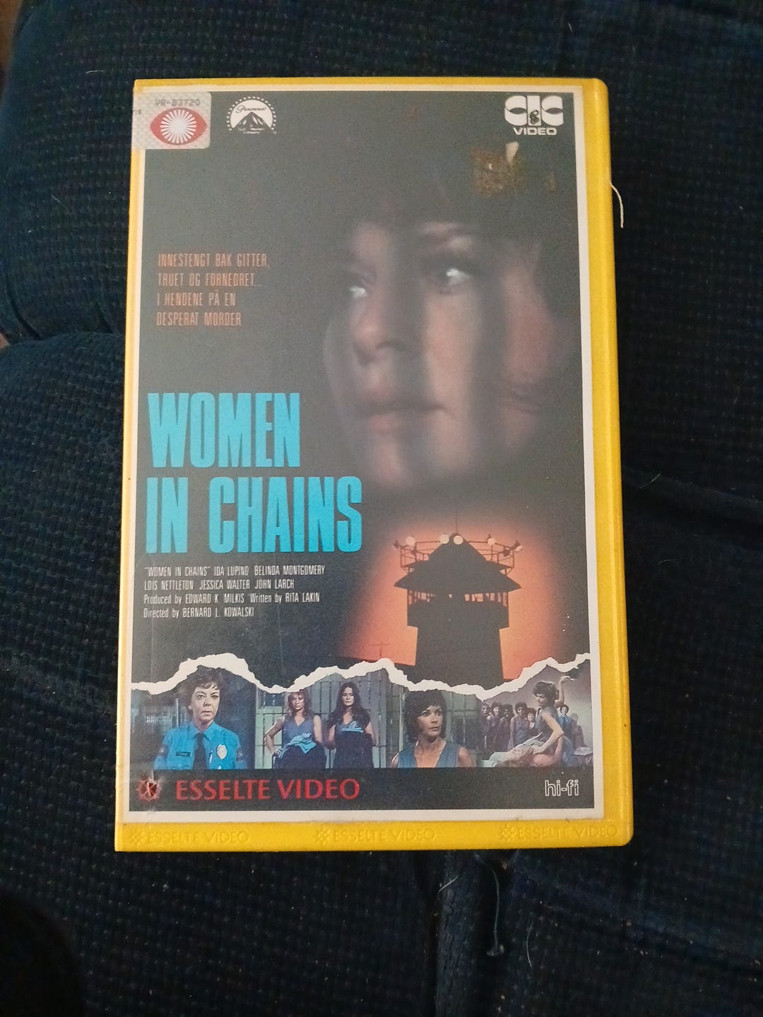 Women in chains | FINN-torget