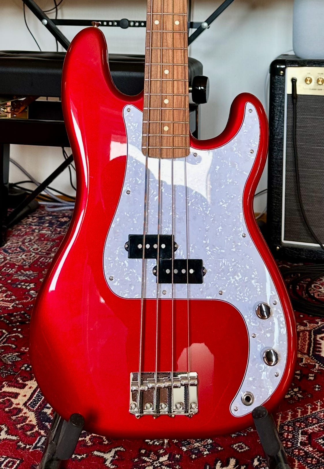 Fender Precision Bass, Candy Apple Red | FINN-torget